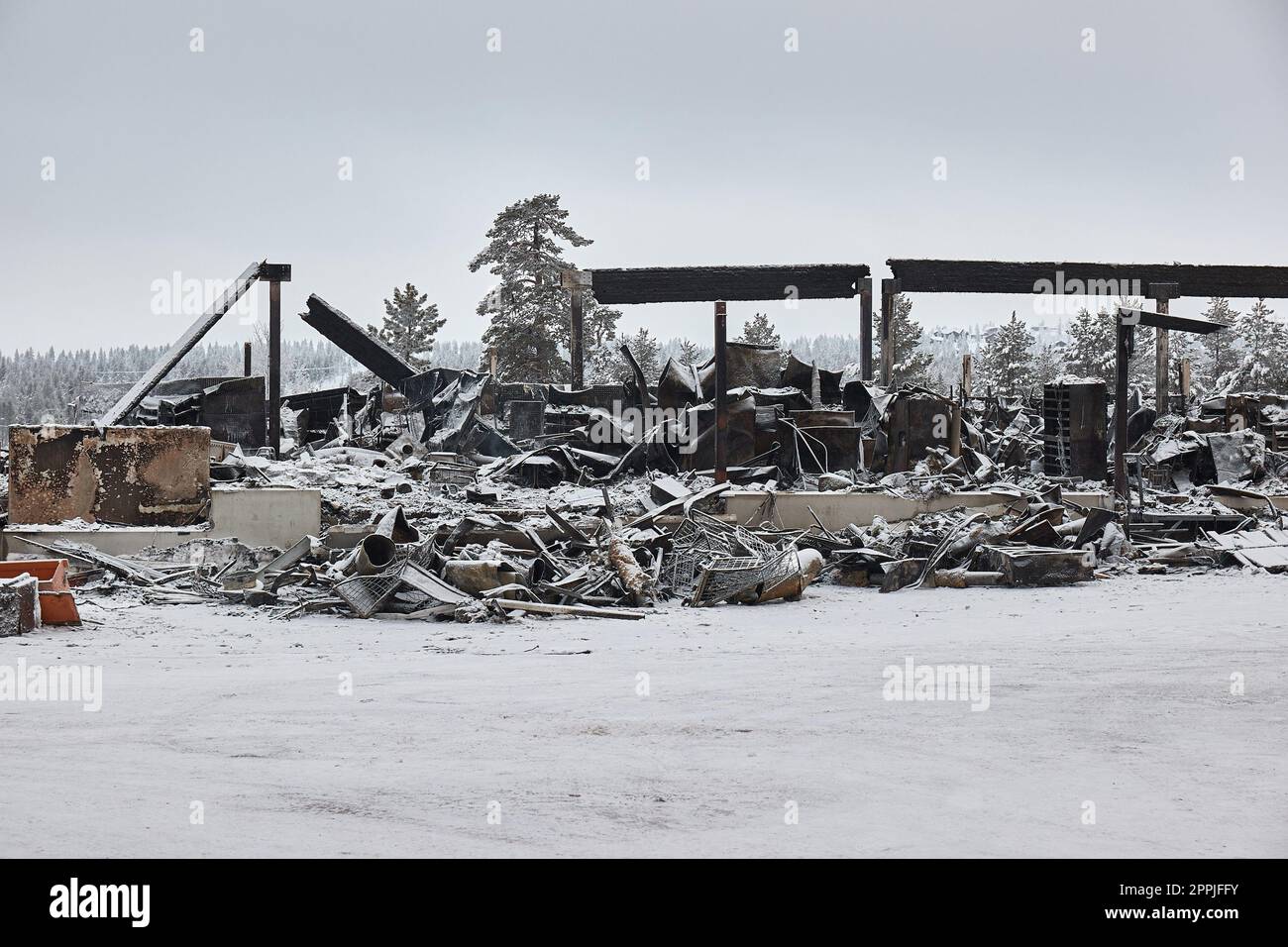 Destroyed shopping mall hi-res stock photography and images - Alamy