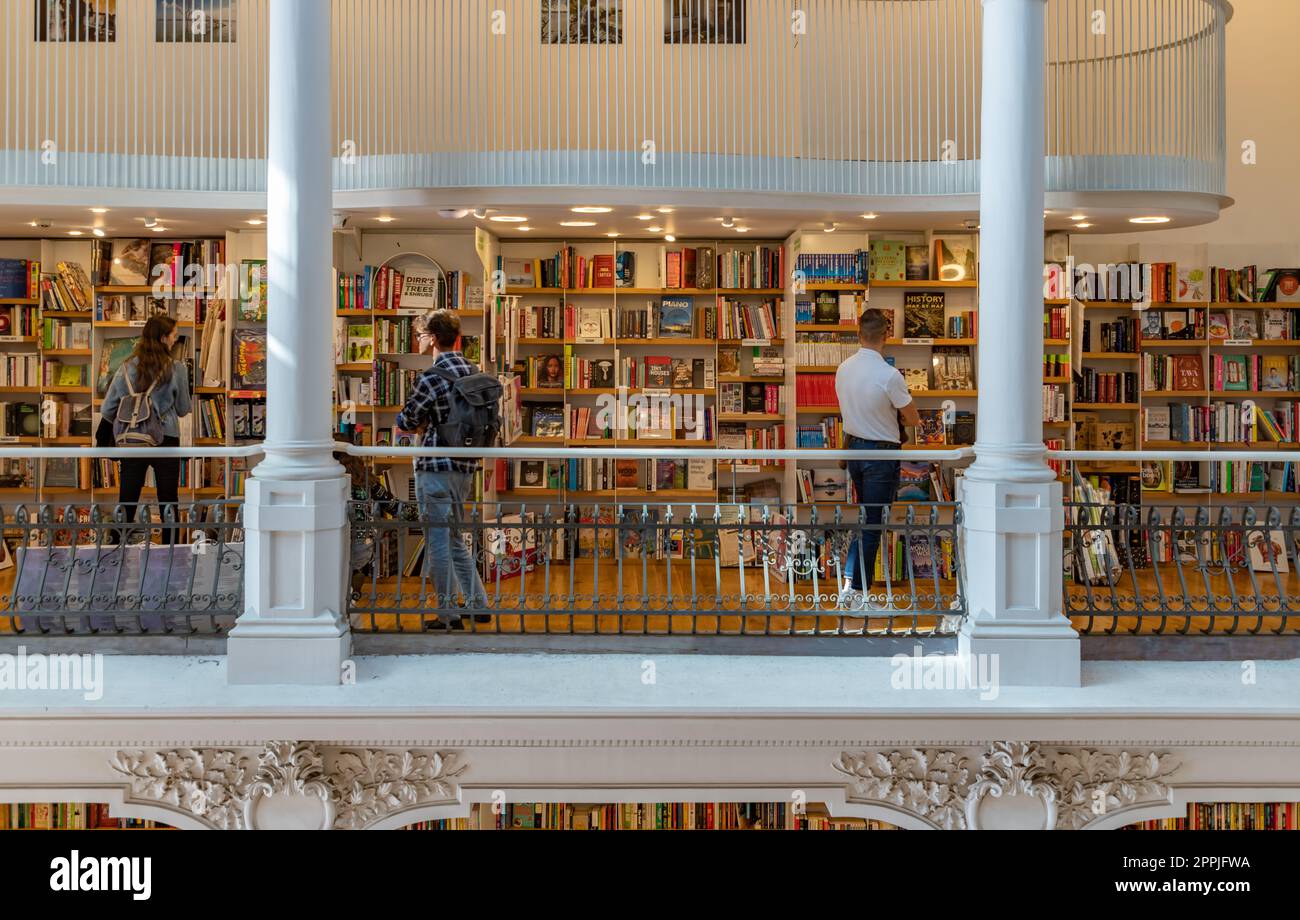 Carturesti Carusel Bookstore Stock Photo - Alamy