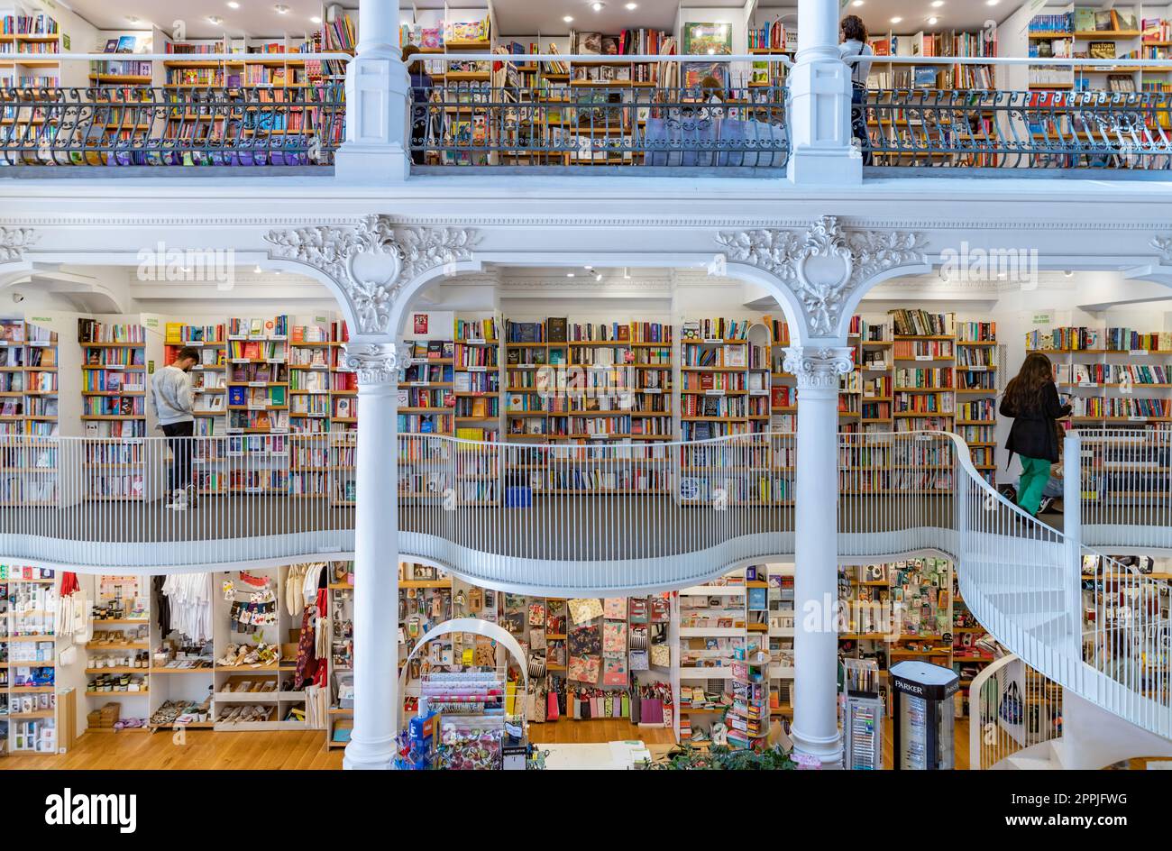 Carturesti Carusel Bookstore Stock Photo - Alamy