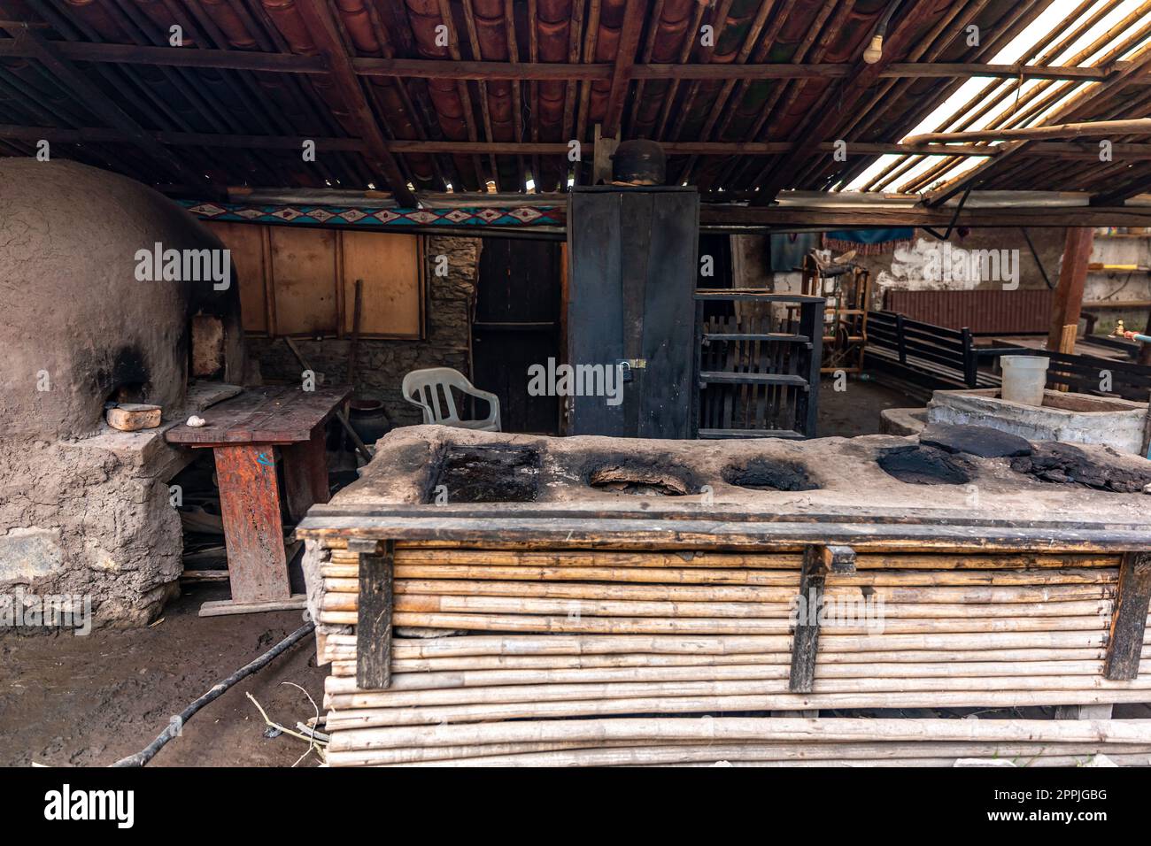 Traditional bakery clay oven hi-res stock photography and images - Alamy