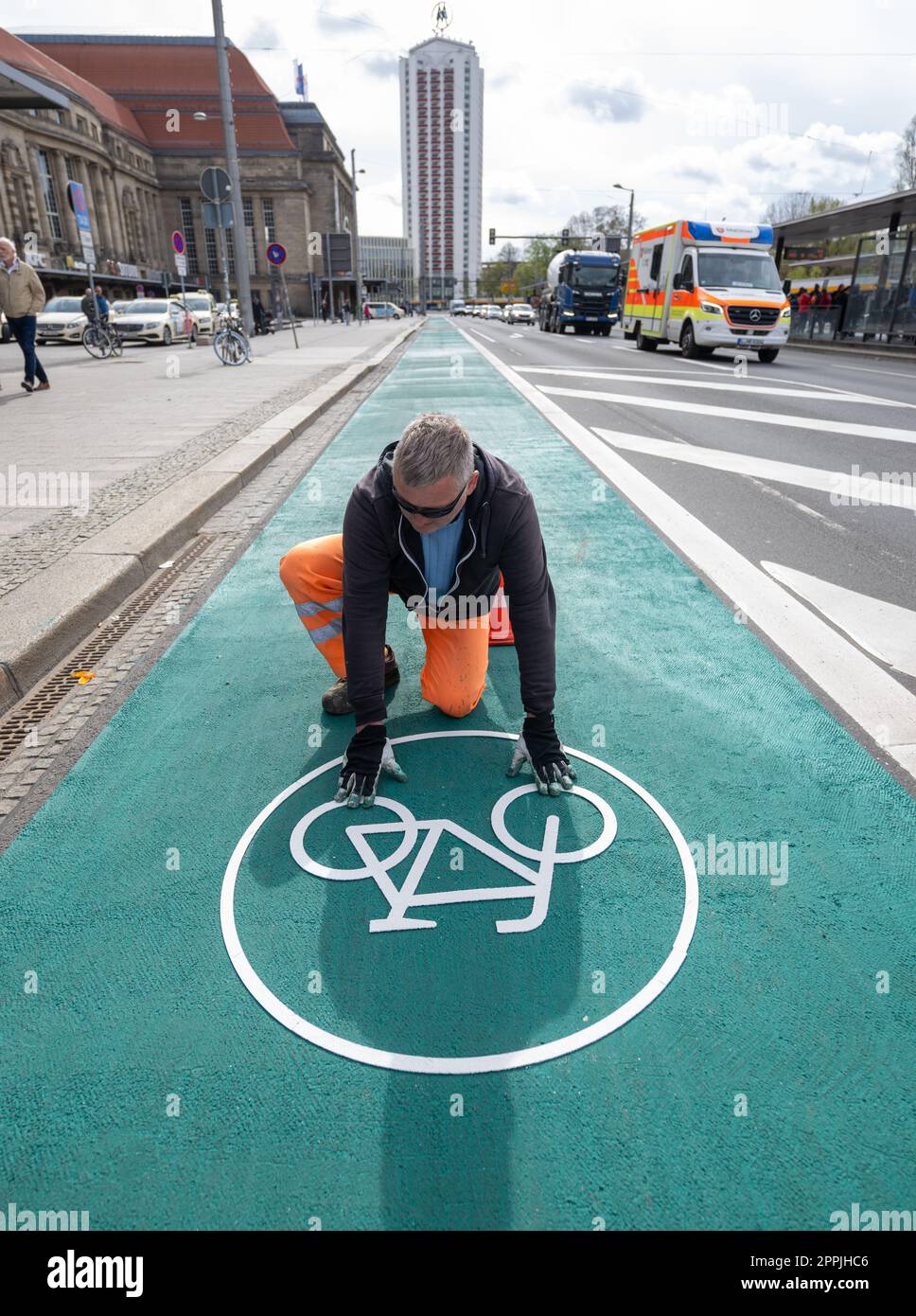 24 April 2023, Saxony, Leipzig: Marking work for a new bike path is ...