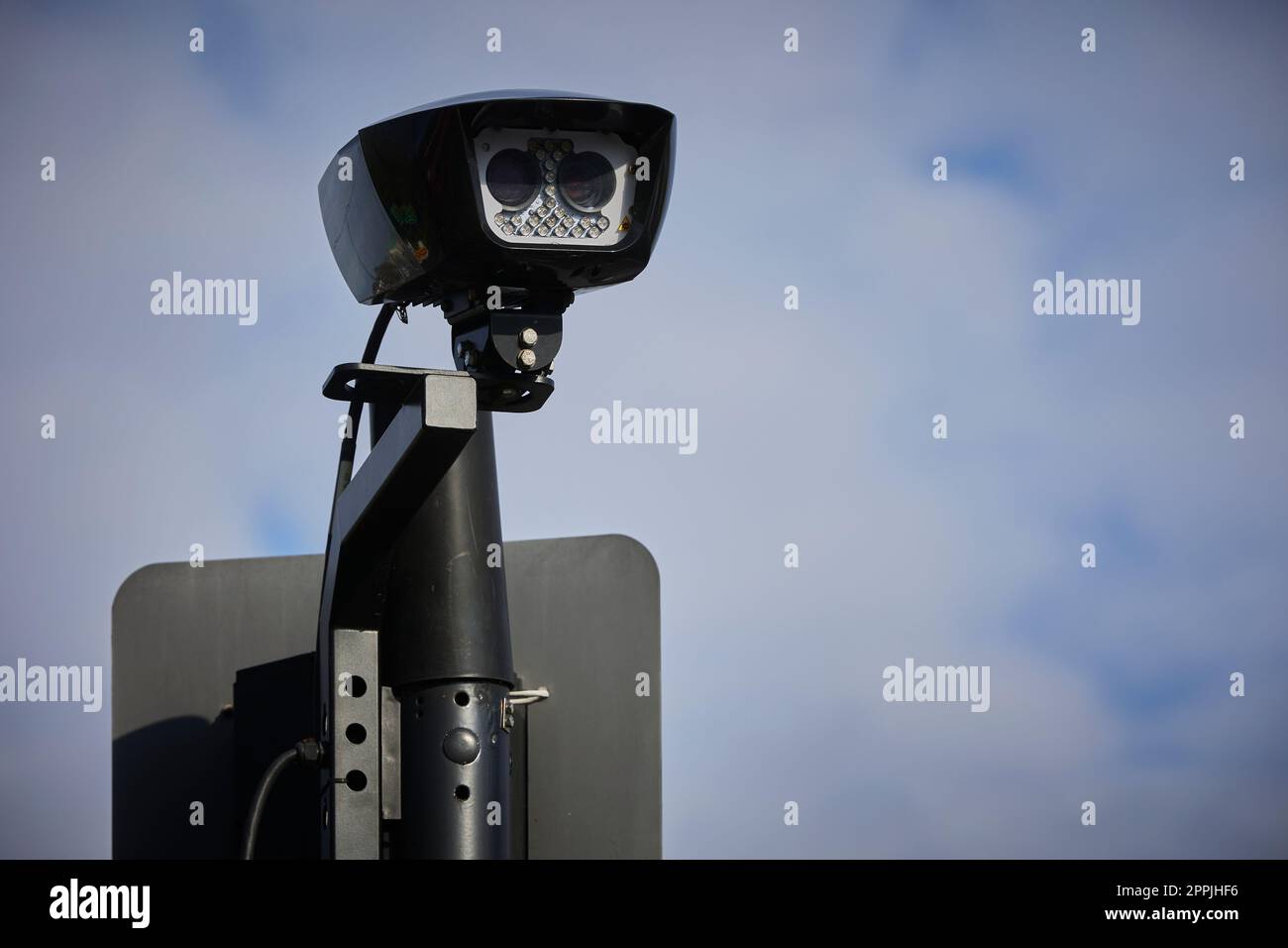 Ultra Low Emission Zone (ULEZ) cameras at Henlys Corner, A406 North ...