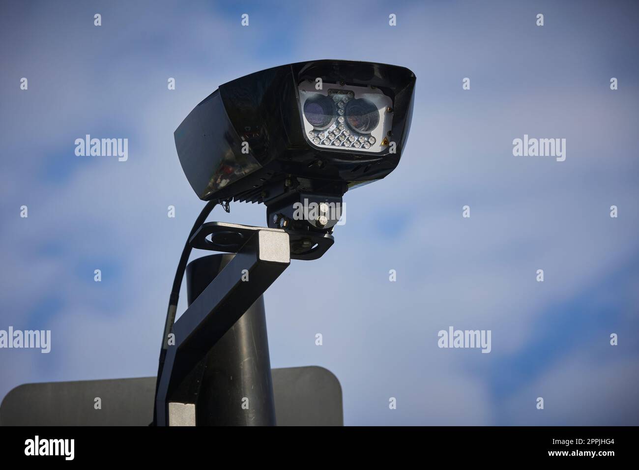 Ultra Low Emission Zone (ULEZ) cameras at Henlys Corner, A406 North ...