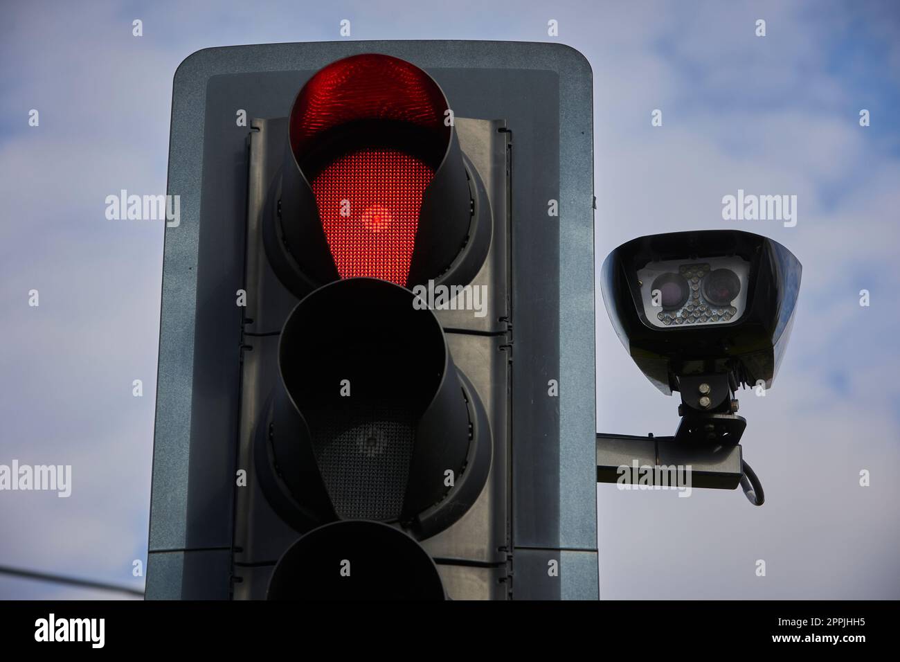 Ultra Low Emission Zone (ULEZ) cameras at Henlys Corner, A406 North ...