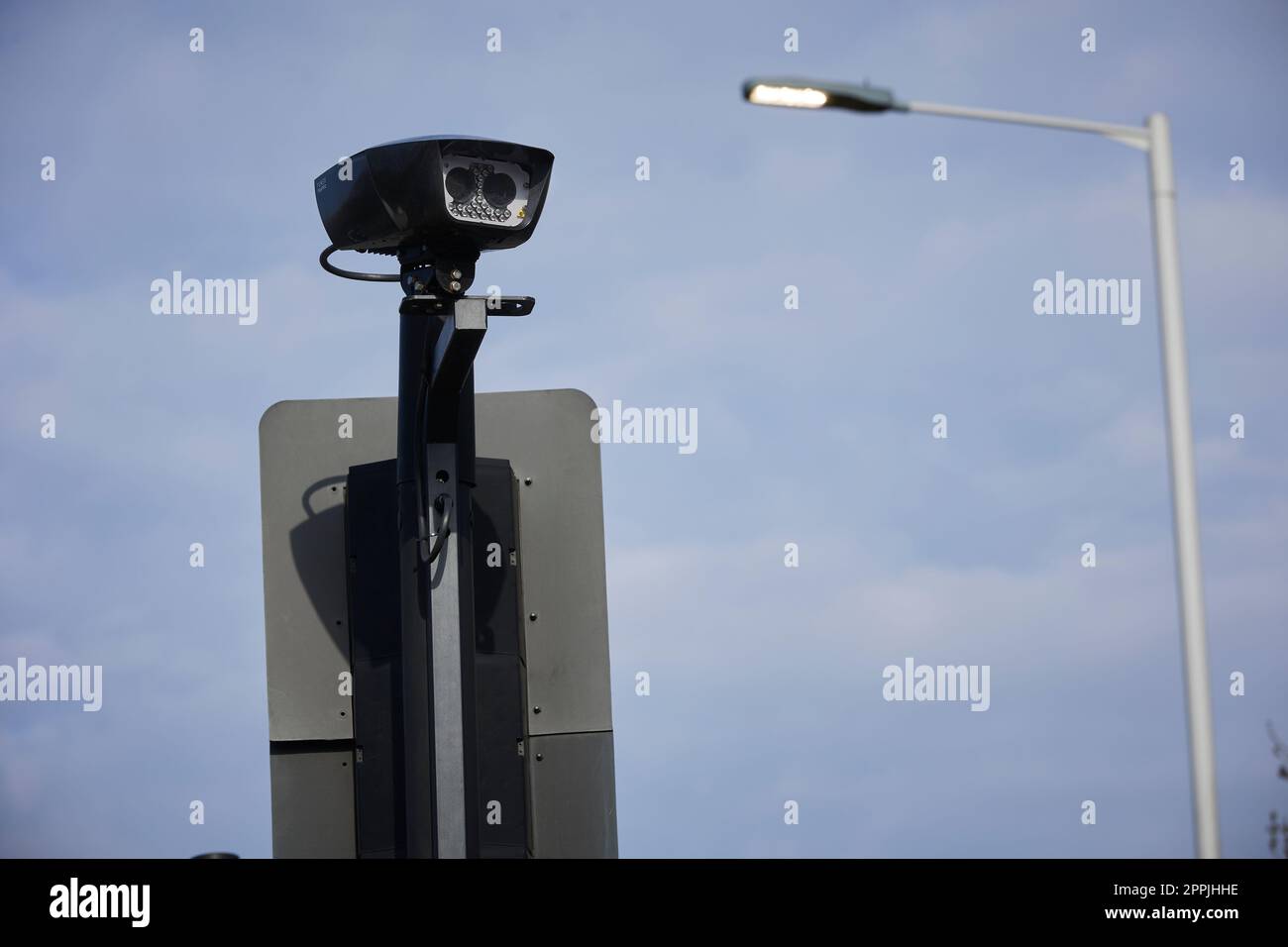 Ultra Low Emission Zone (ULEZ) cameras at Henlys Corner, A406 North ...