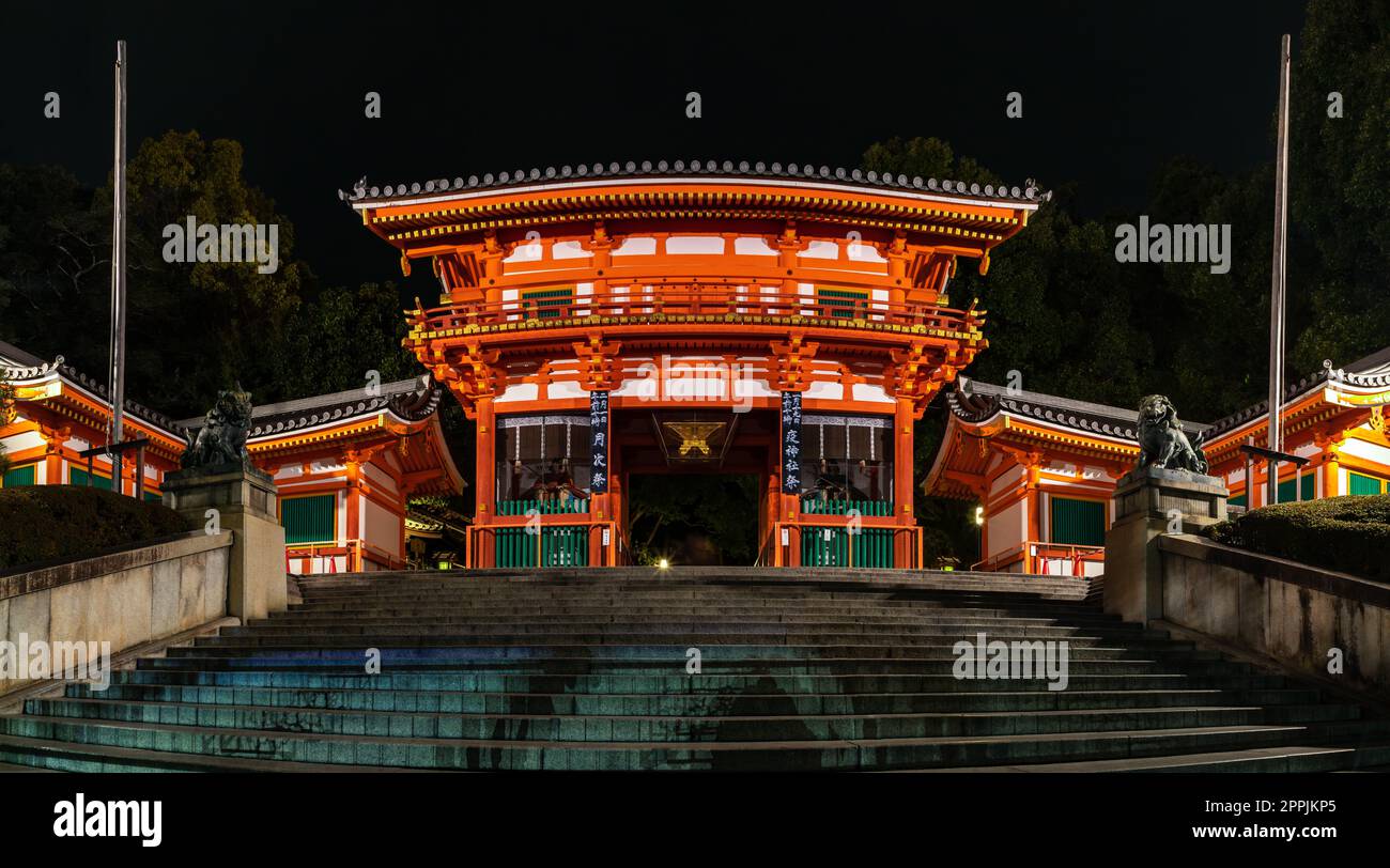 Yasaka shrine shintoism hi-res stock photography and images - Alamy