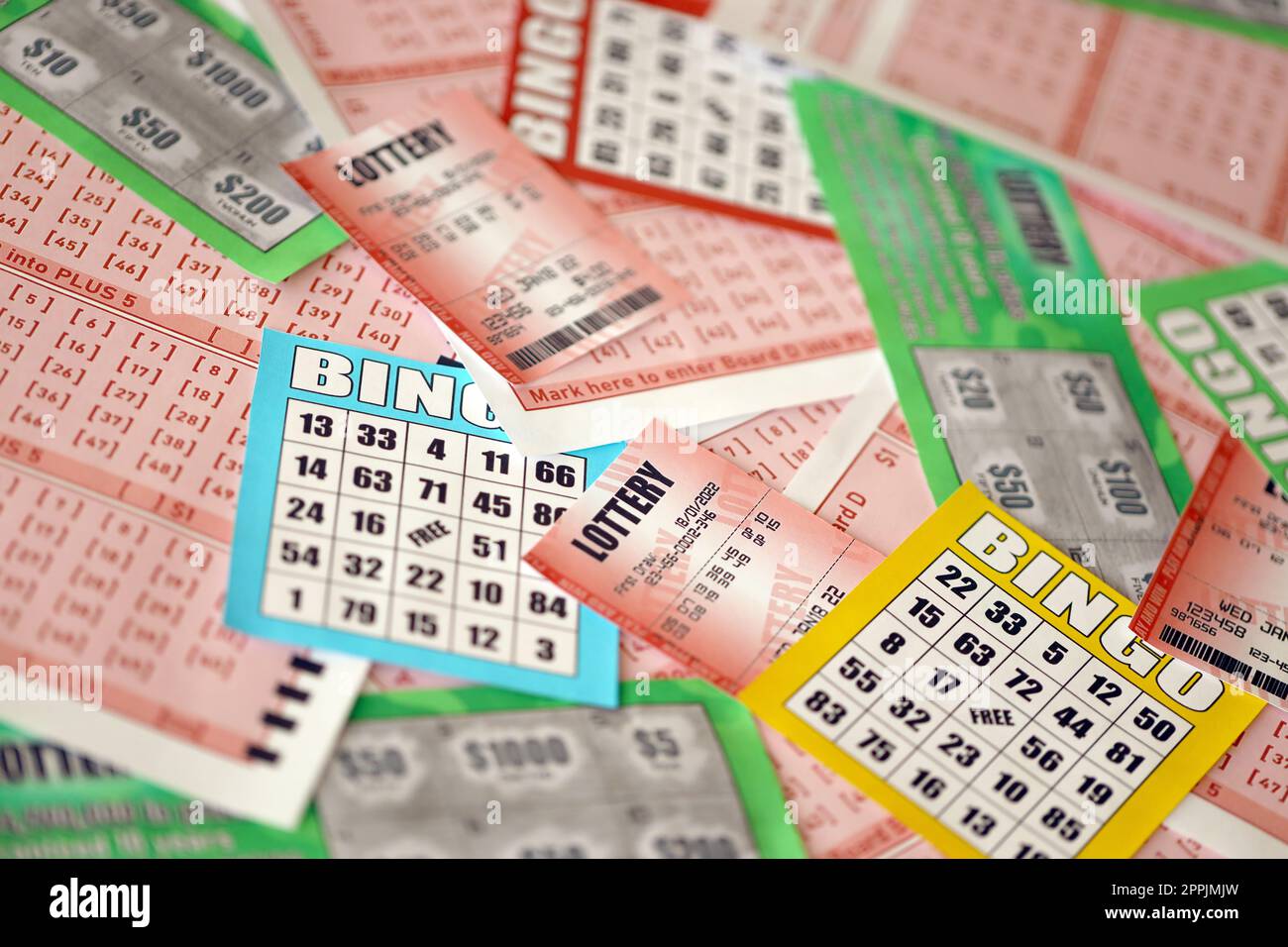 Pile of paper hi-res stock photography and images - Alamy