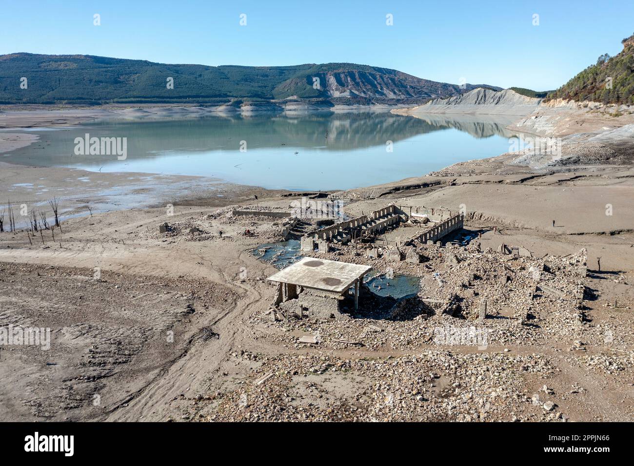 Tiermas de yesa hi-res stock photography and images - Alamy