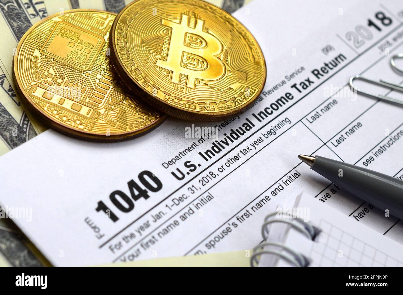 Tax form 1040 hi-res stock photography and images - Alamy