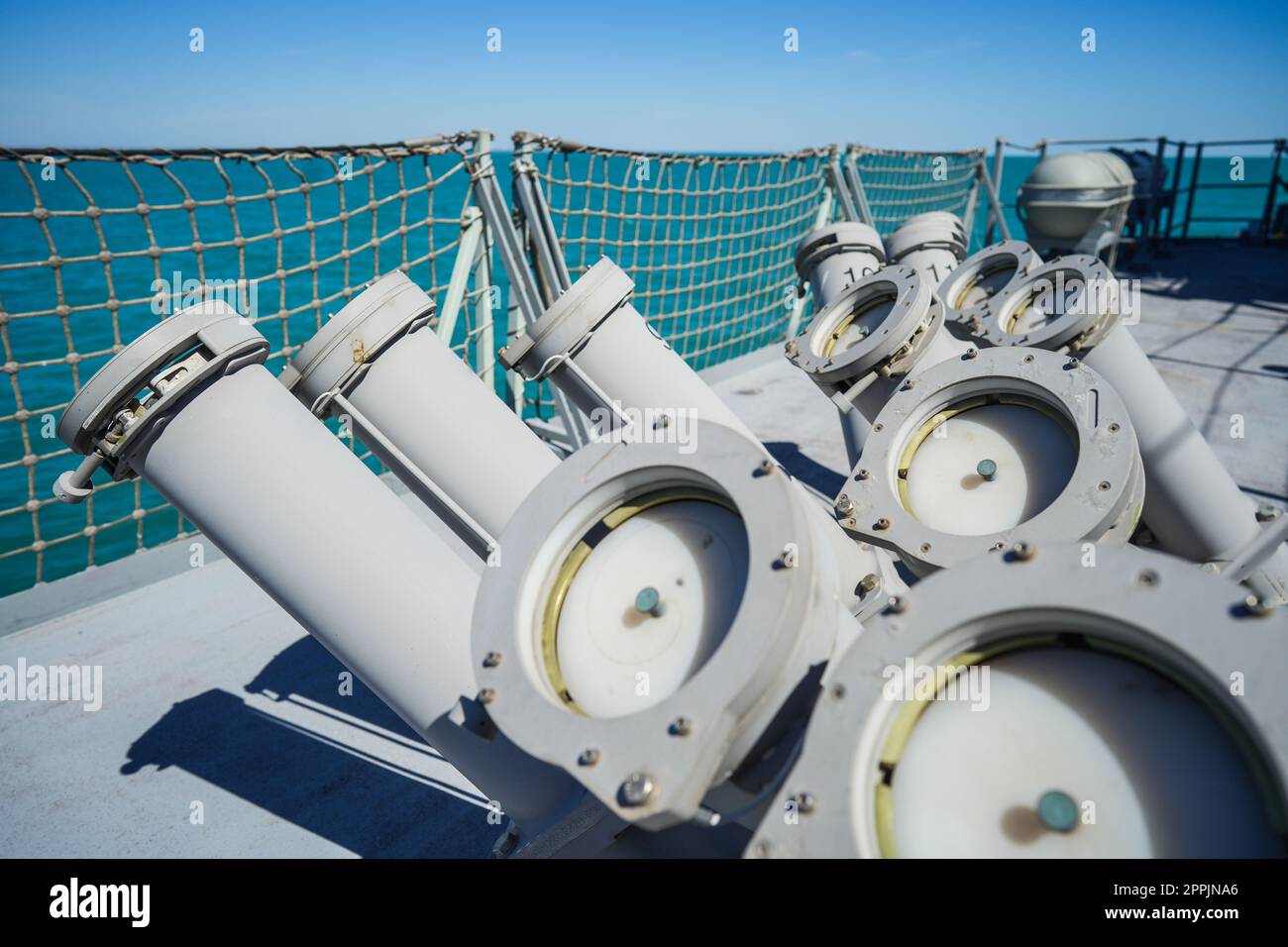 Rocket launcher military hi-res stock photography and images - Alamy