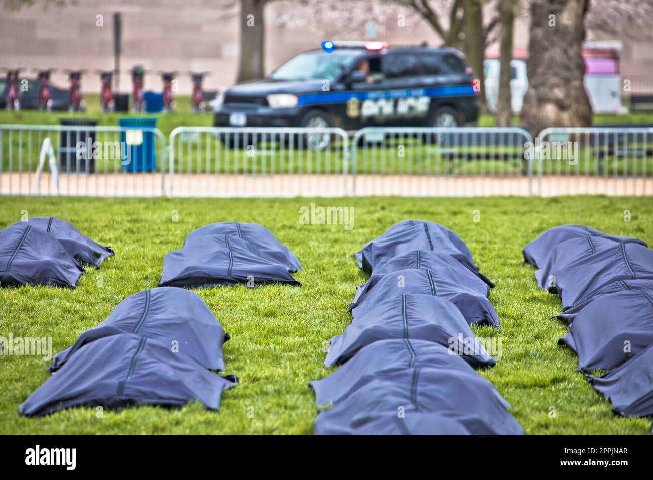 Body bags hi-res stock photography and images - Alamy