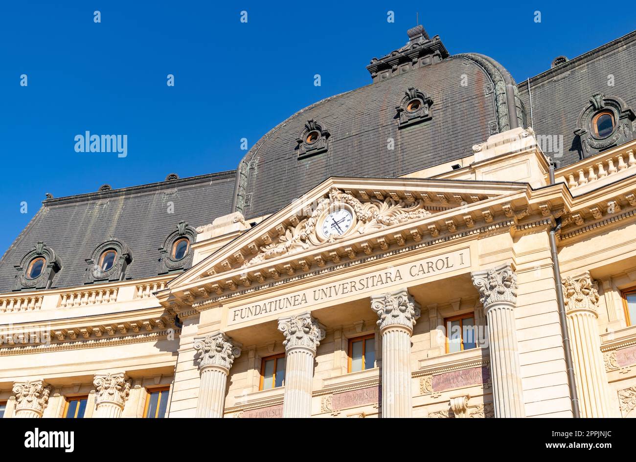 Building central university library hi-res stock photography and images ...