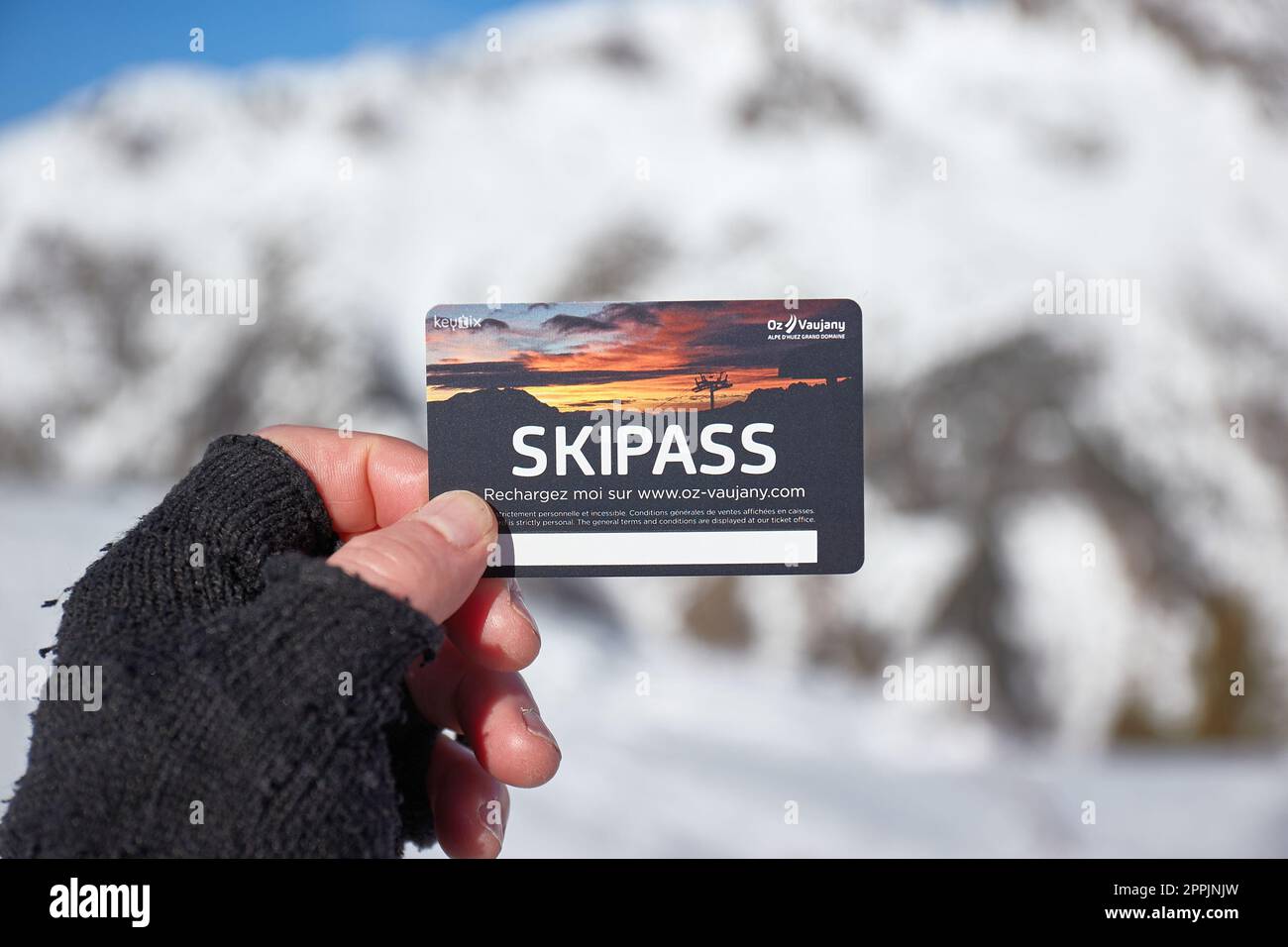 Skipass card hi-res stock photography and images - Alamy
