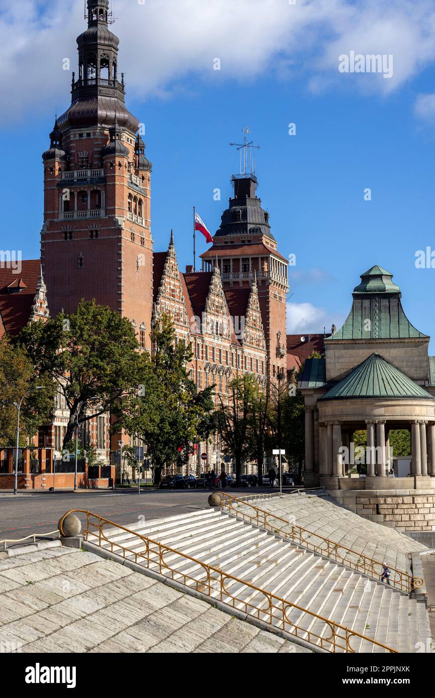 Chrobry Embankment, (Hakena Terrace), Szczecin Voivodeship Office and ...