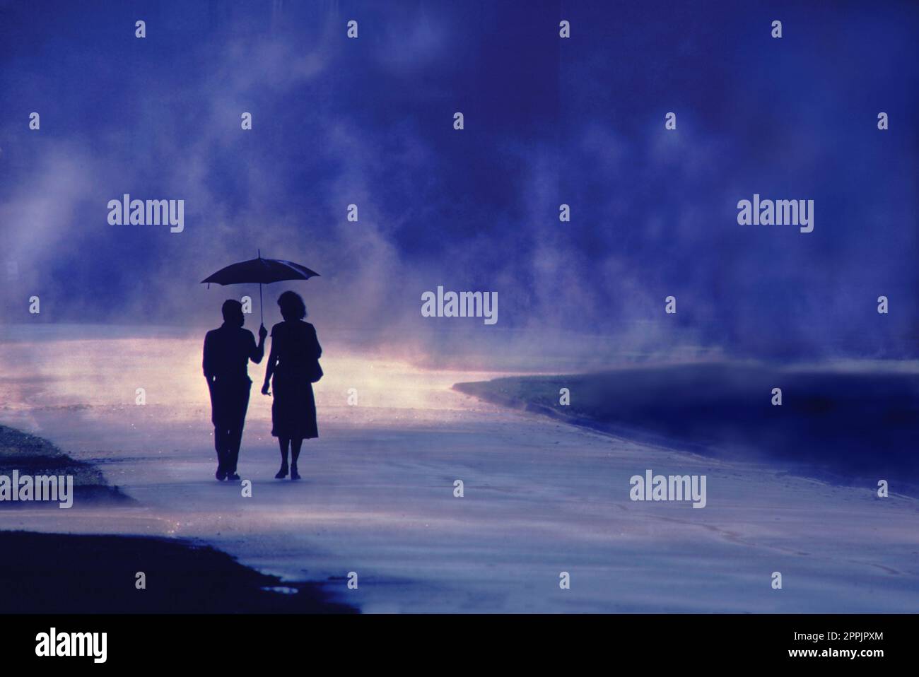 Two people walking in the rain hi-res stock photography and images - Alamy