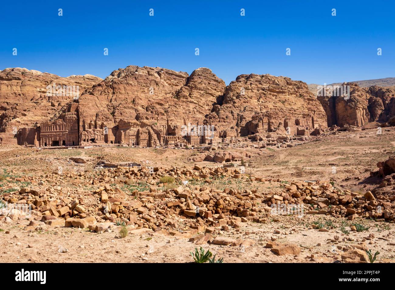 Distand view hi-res stock photography and images - Alamy