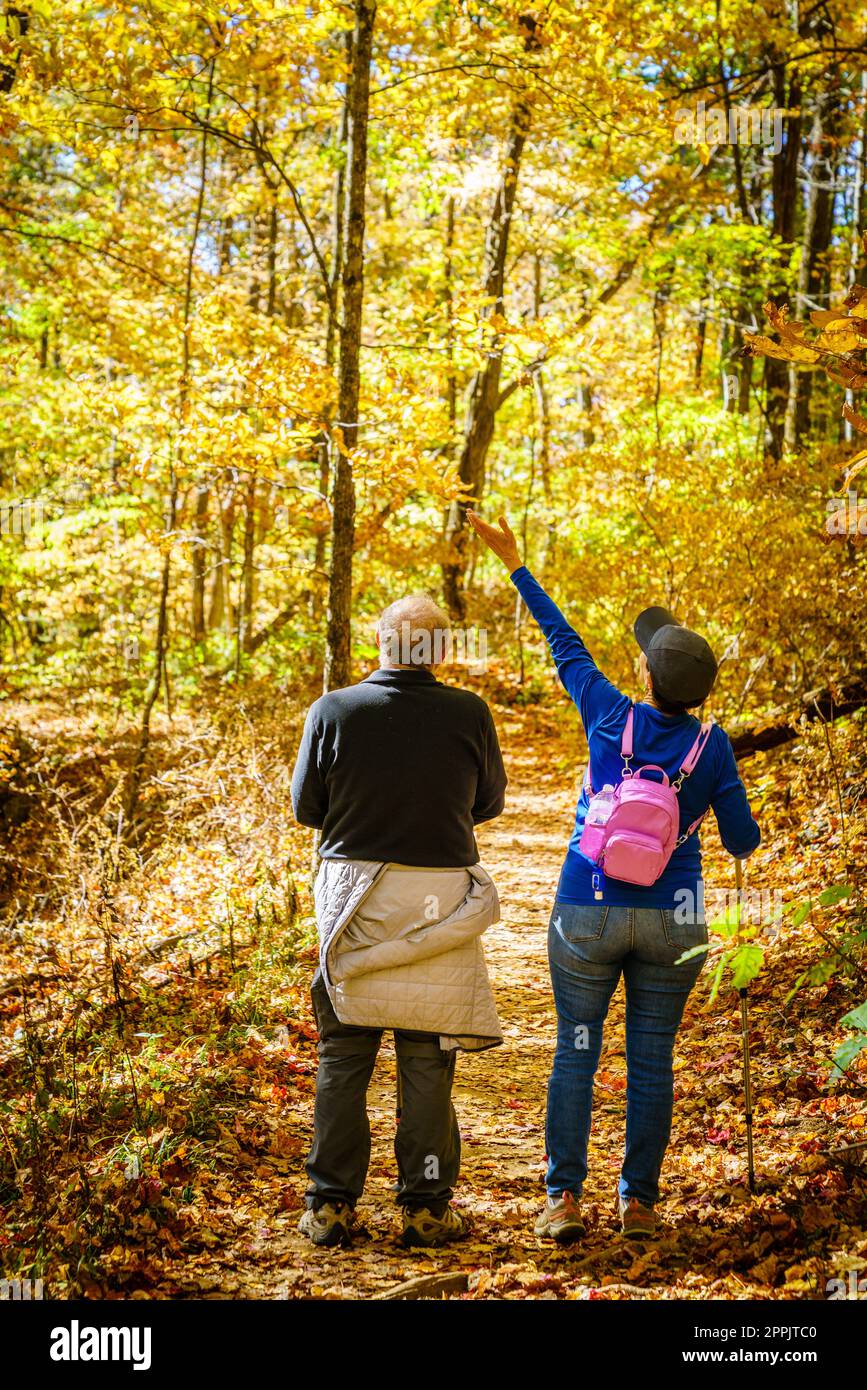 Senior beautiful couple standing hi-res stock photography and images - Alamy