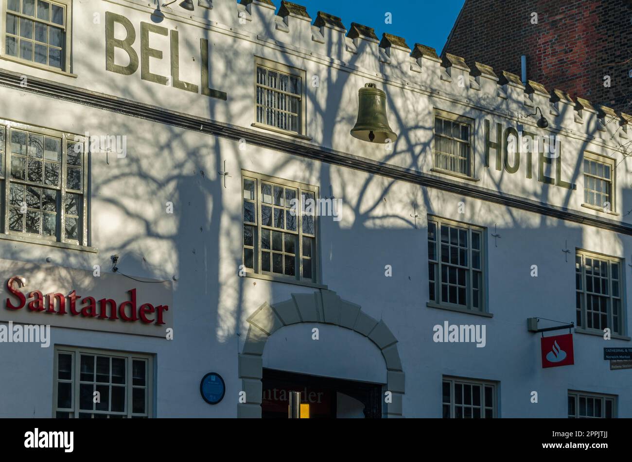 NORWICH, ENGLAND, UK - DECEMBER 29, 2013: Architecture in the old town ...