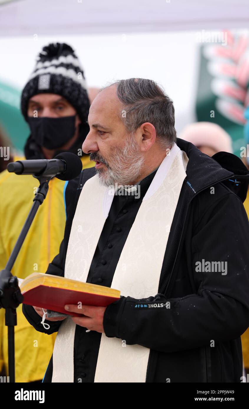 Priest Tadeusz Isakowicz-Zaleski is blessing traditional Polish dishes ...