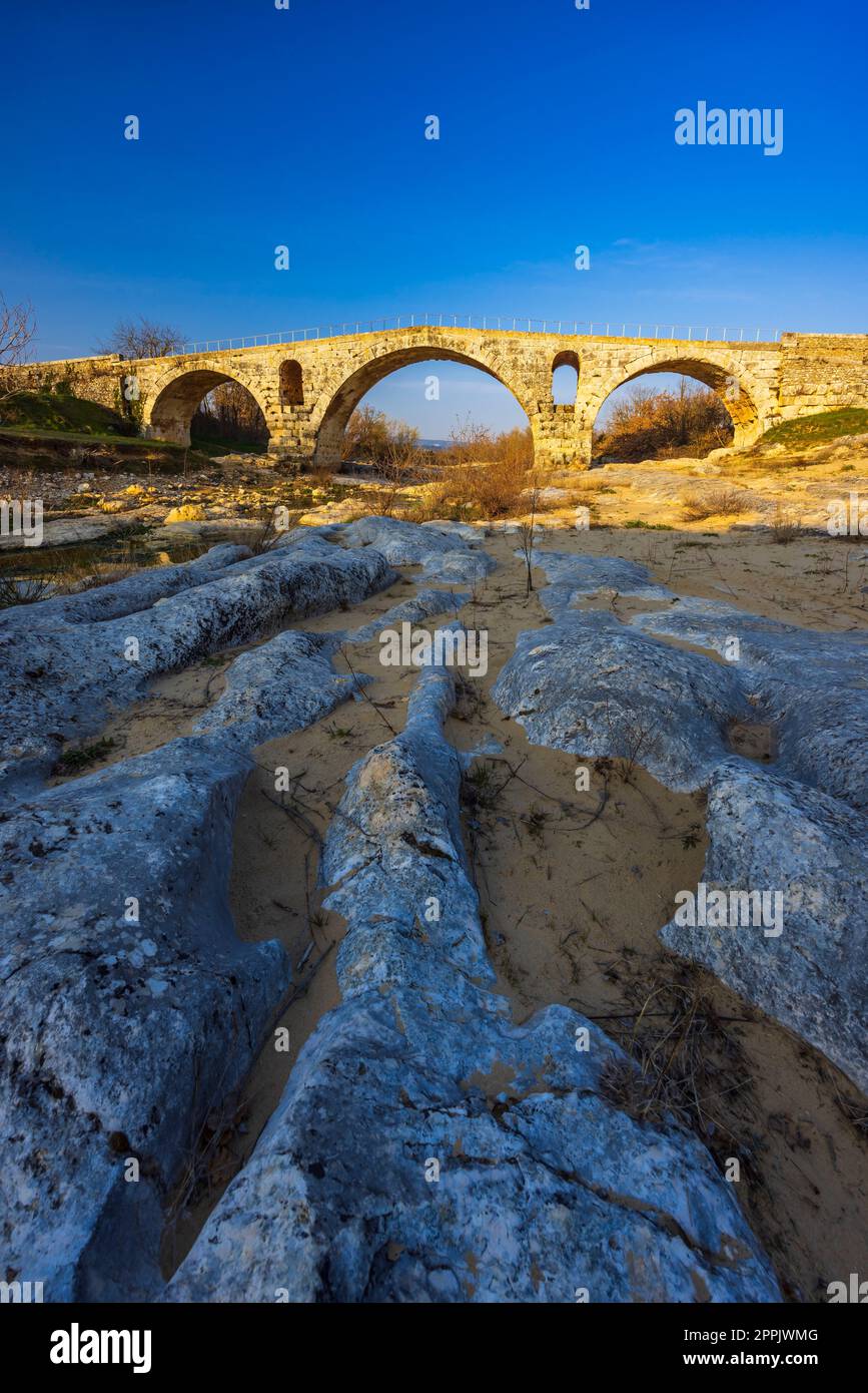 Roman stone arch bridge hi-res stock photography and images - Alamy