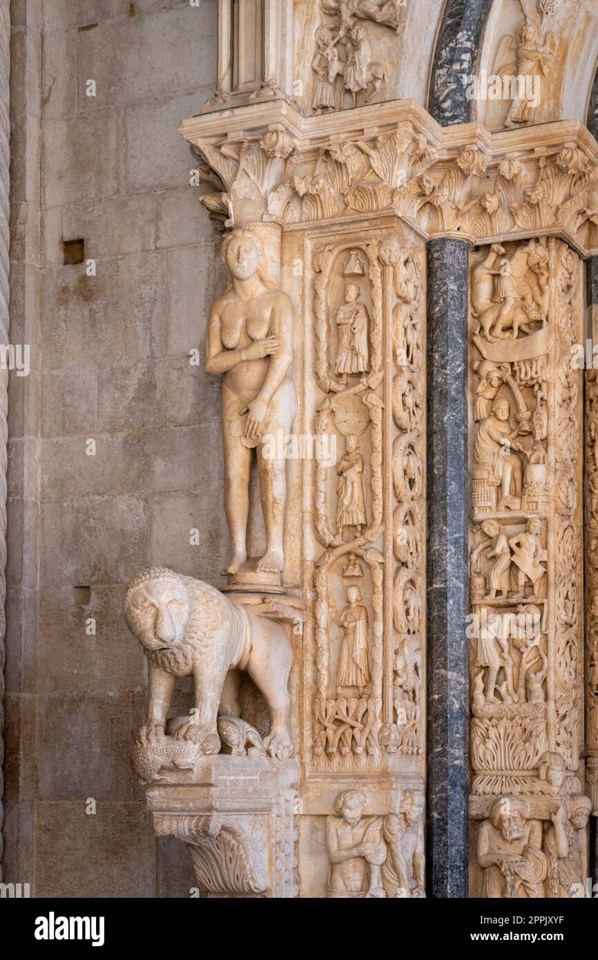 St lawrence cathedral architecture hi-res stock photography and images ...