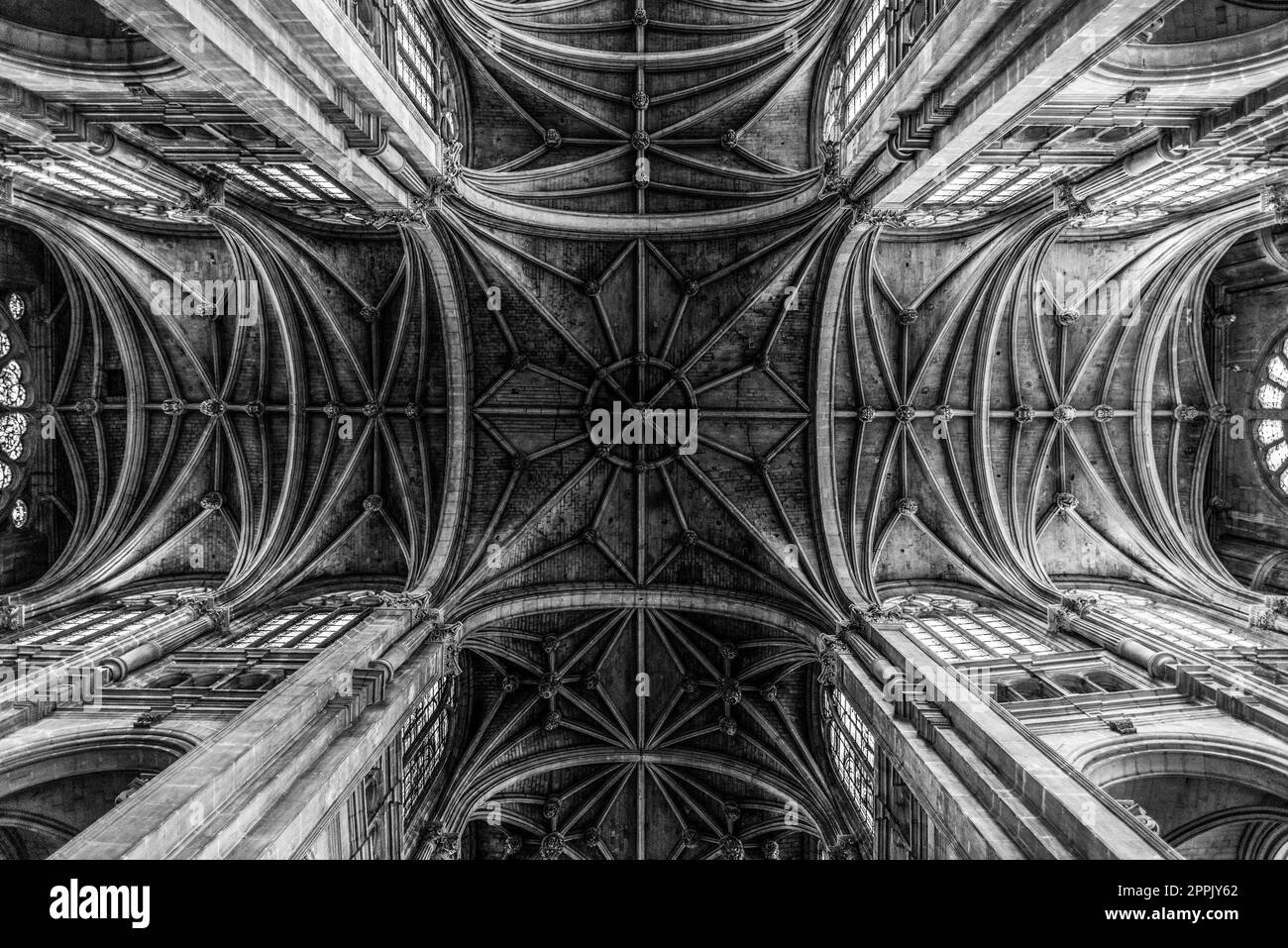 Dark gothic architecture Black and White Stock Photos & Images - Alamy