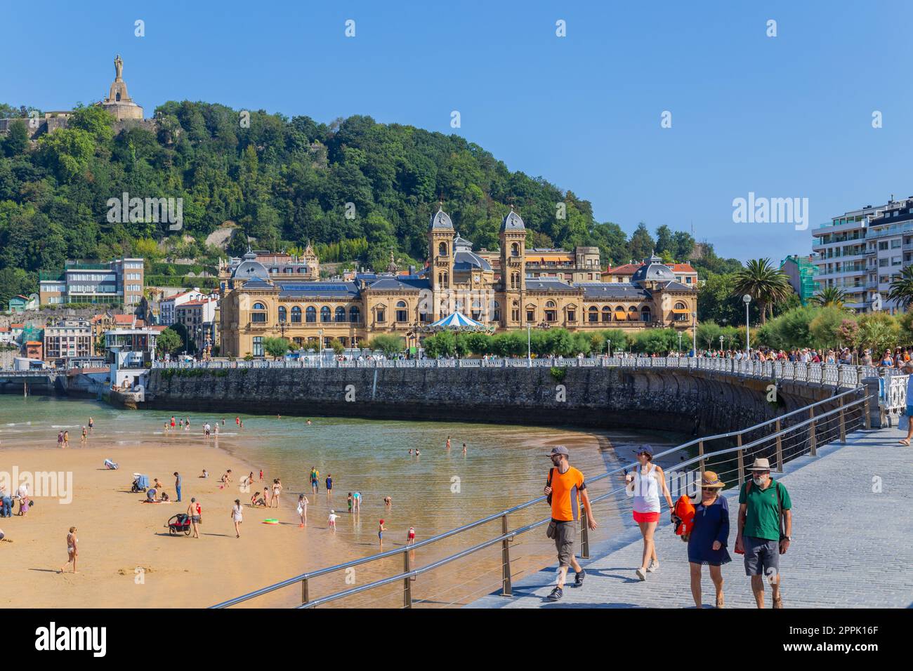 La concha beach san sebastian promenade hi-res stock photography and images - Alamy