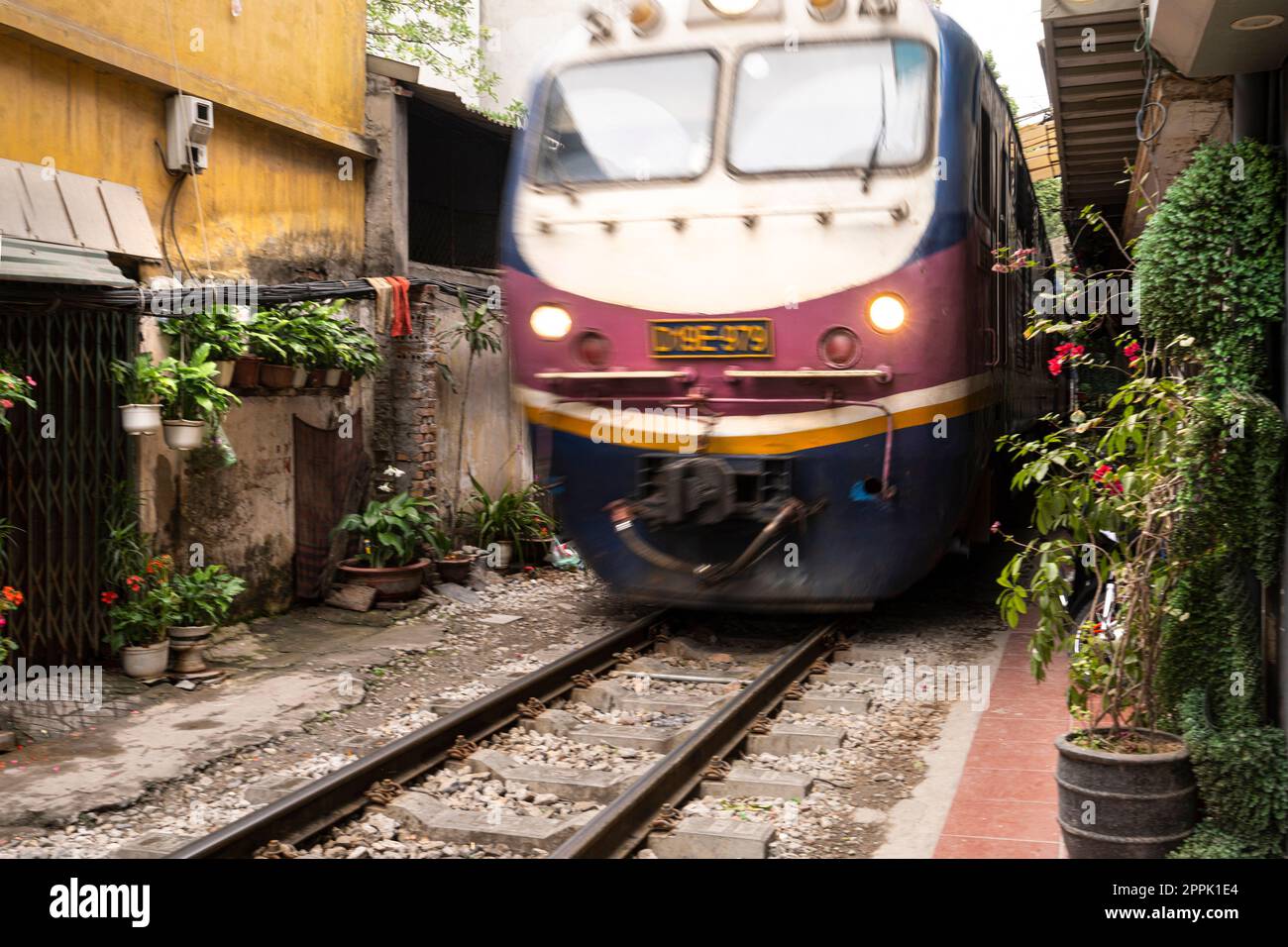 Train vietnam landscape hi-res stock photography and images - Alamy