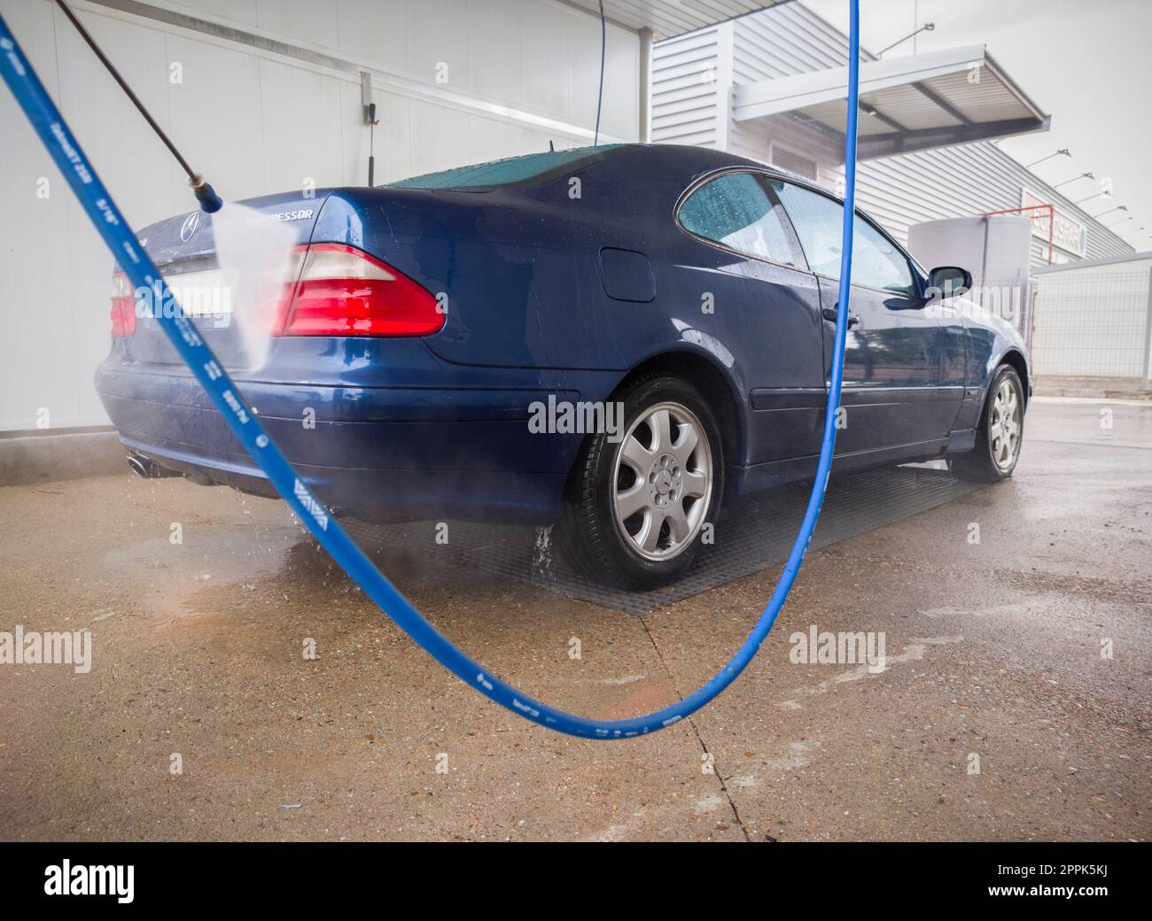 Washing the car water hi-res stock photography and images - Alamy