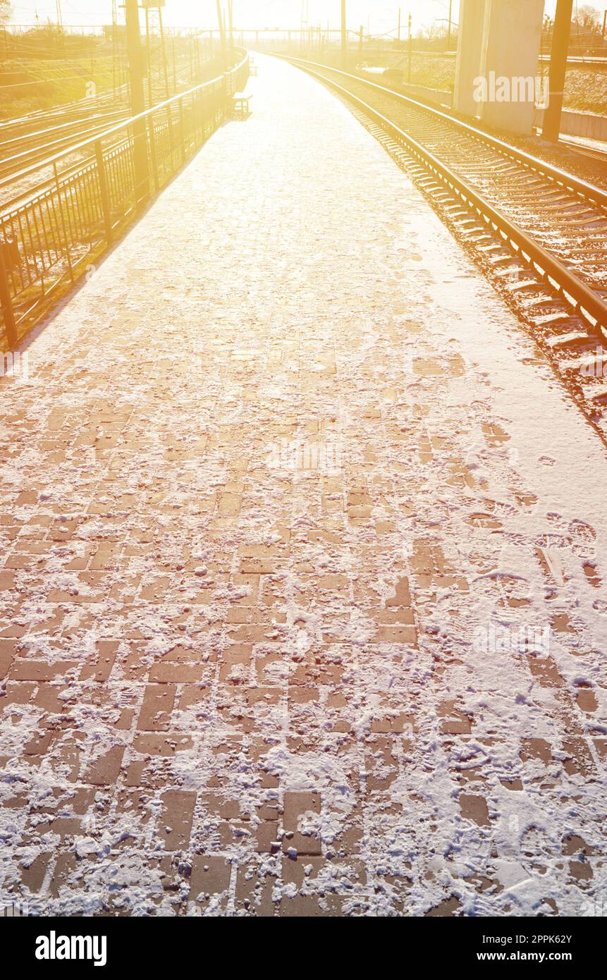 Empty railway station platform Stock Photo - Alamy