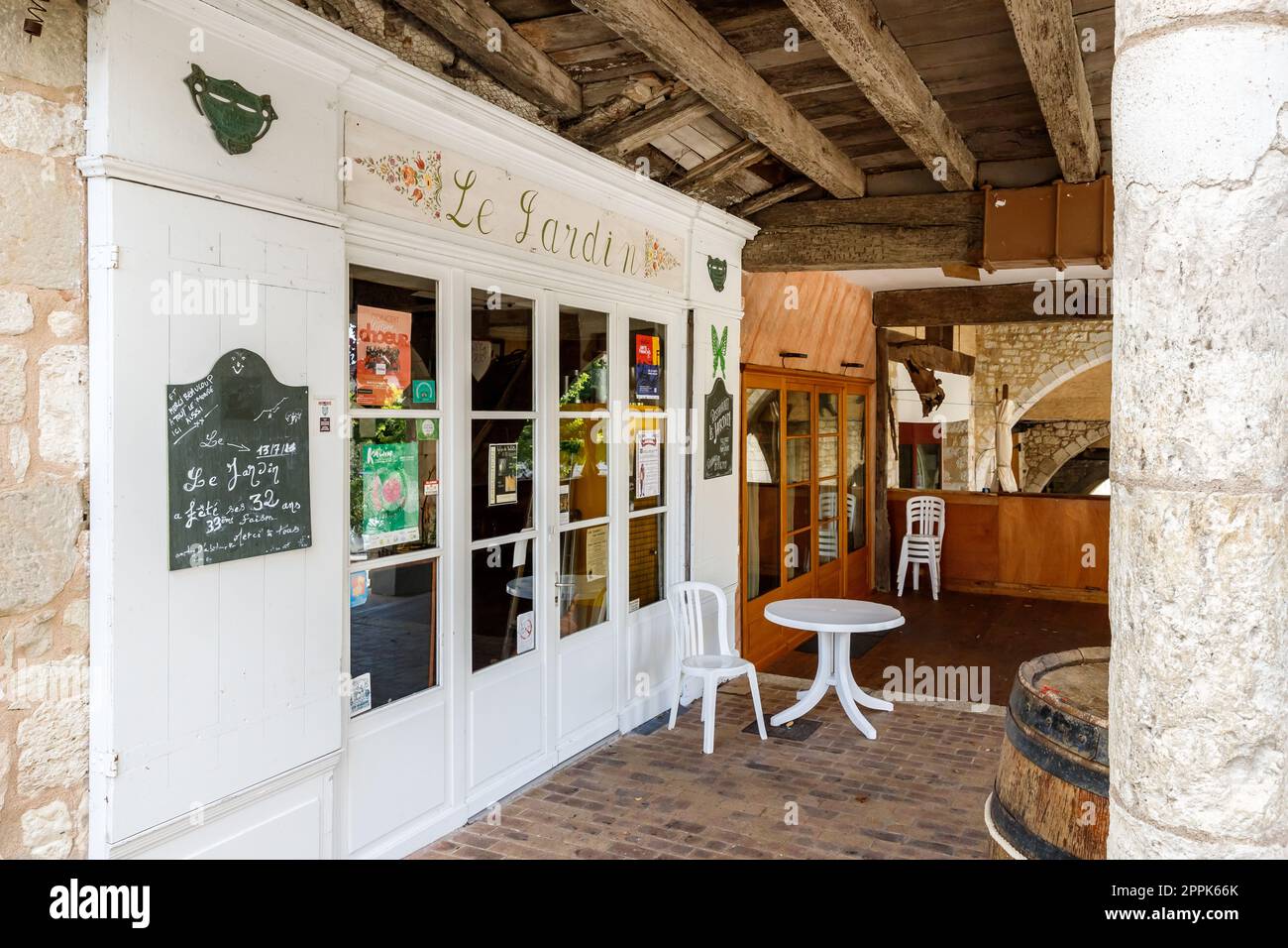 Le Jardin restaurant - The Garden - in Monflanquin, France Stock Photo ...