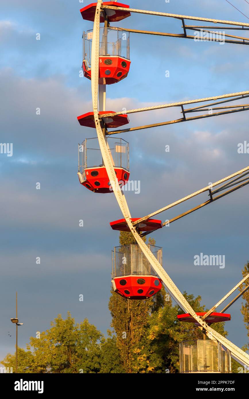 Red gondolas of the ferris wheel Stock Photo - Alamy