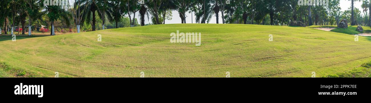 Green golf field hi-res stock photography and images - Alamy