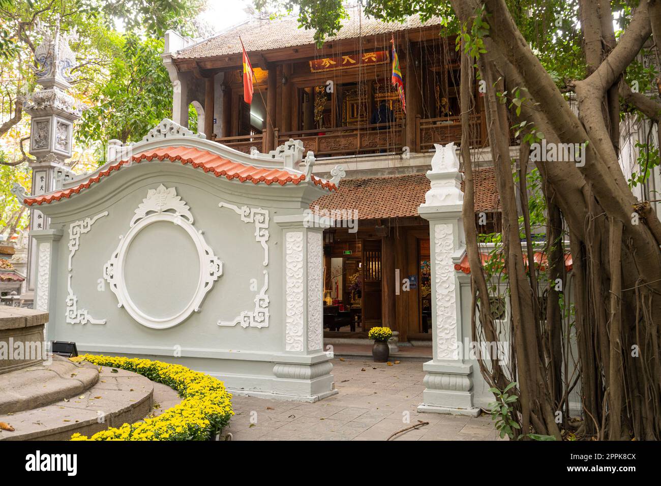 King Le Thai To's Temple in Hanoi, Vietnam Stock Photo - Alamy
