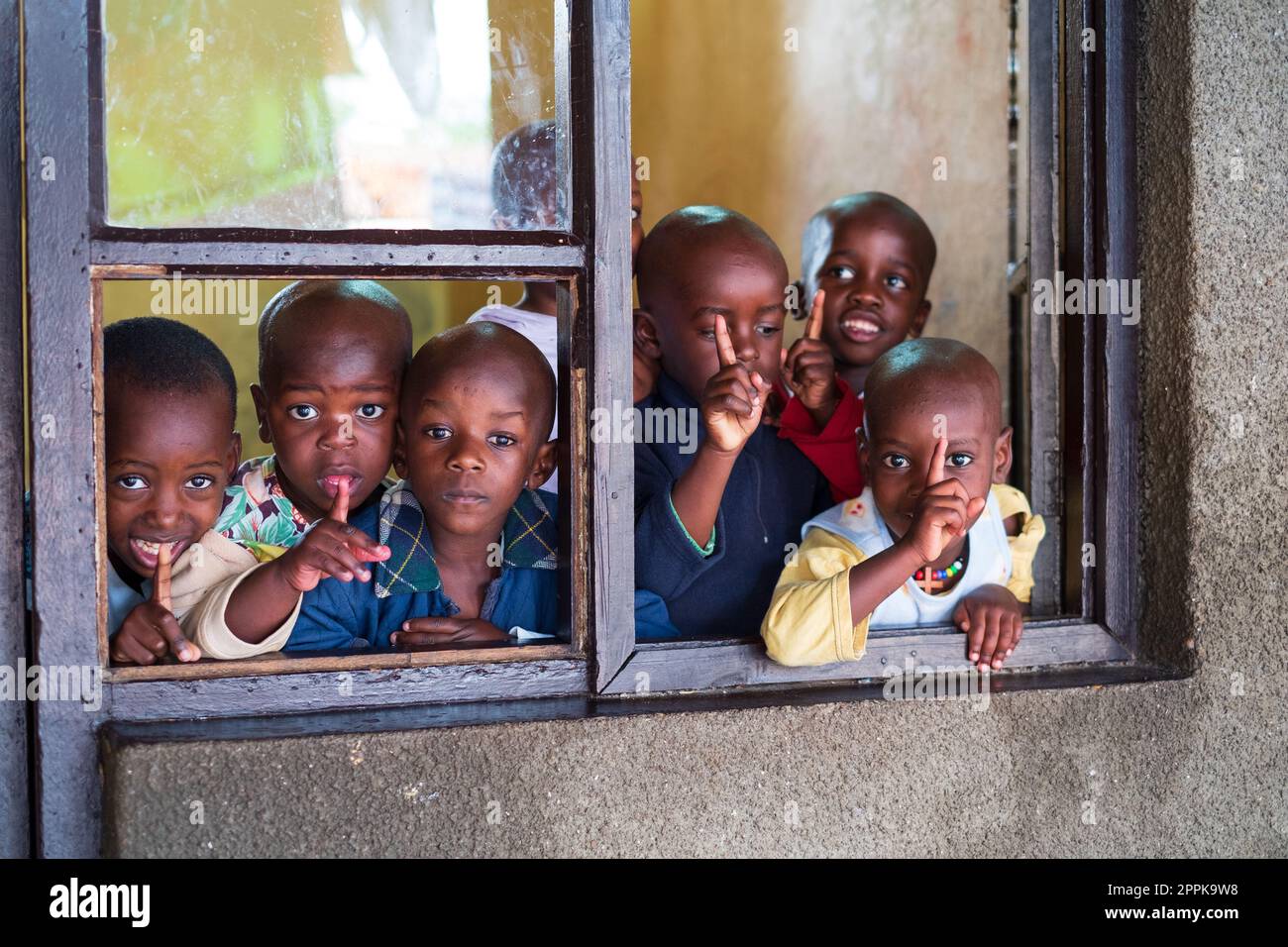 children giving no1 sign through window Stock Photo - Alamy