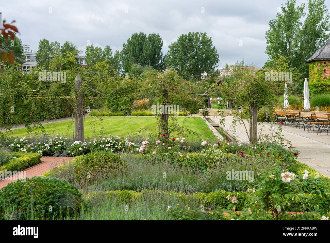 Traditional garden in English style Stock Photo - Alamy