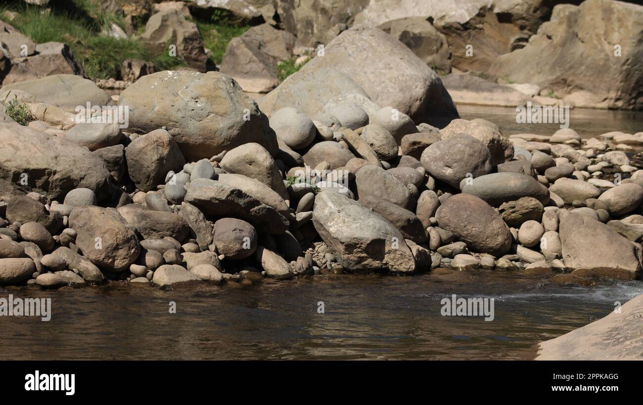 Water flow lake hi-res stock photography and images - Alamy