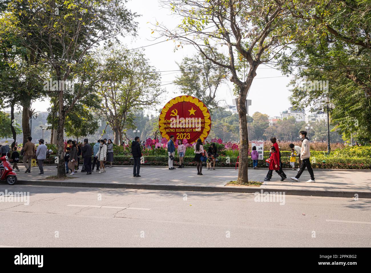 Vietnamese street sign hi-res stock photography and images - Alamy