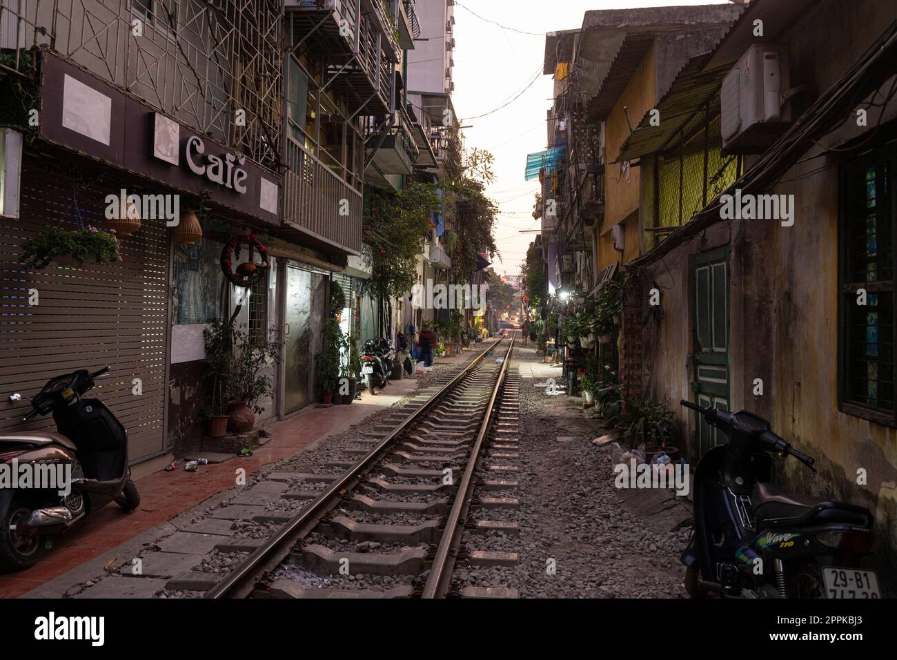 Hanoi train street in the city center Stock Photo - Alamy