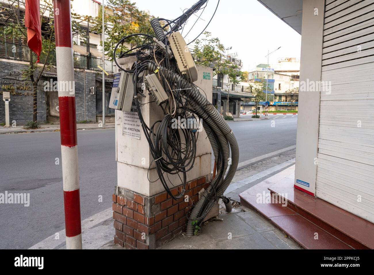 tangle of electrical cables Stock Photo - Alamy