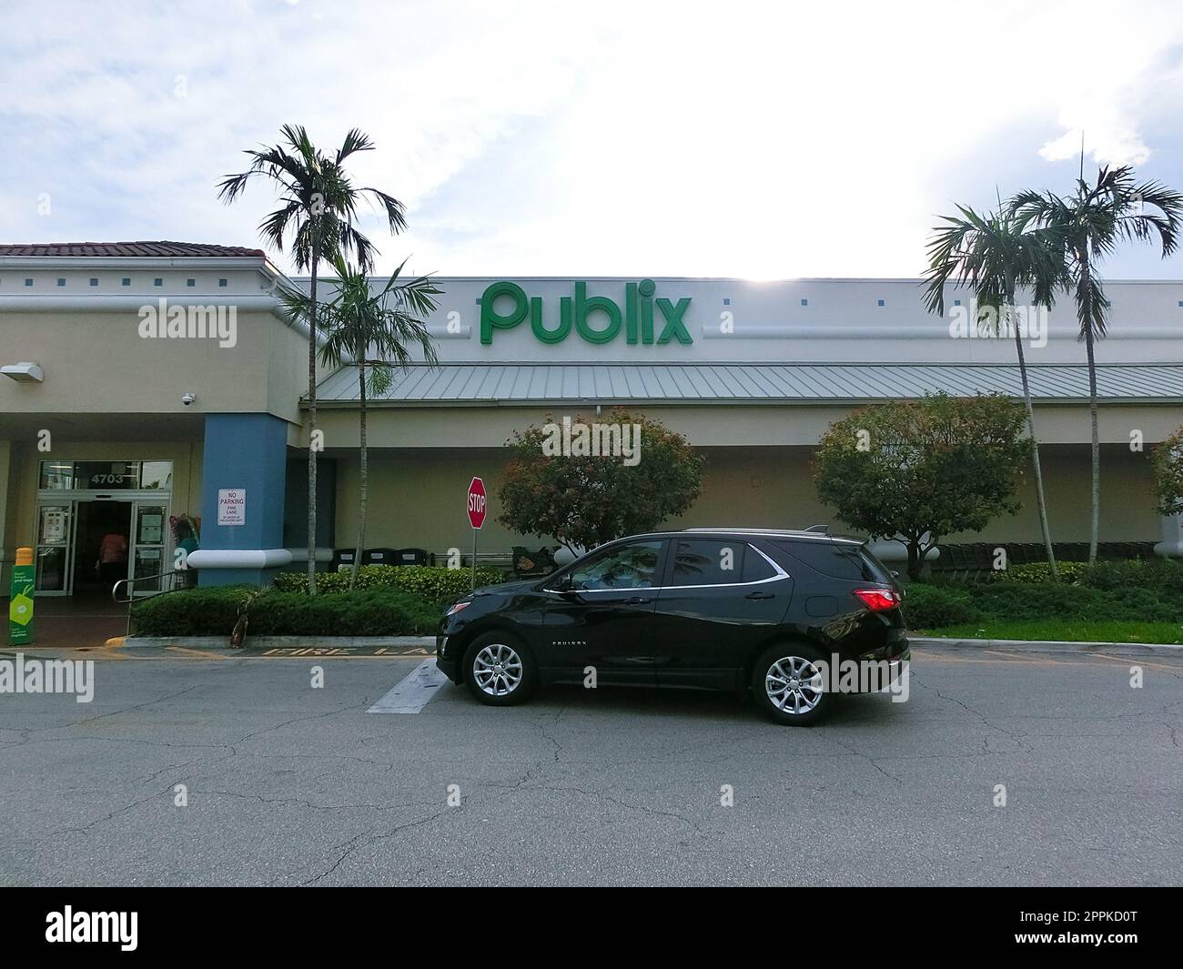 Storefront symbol hi-res stock photography and images - Alamy