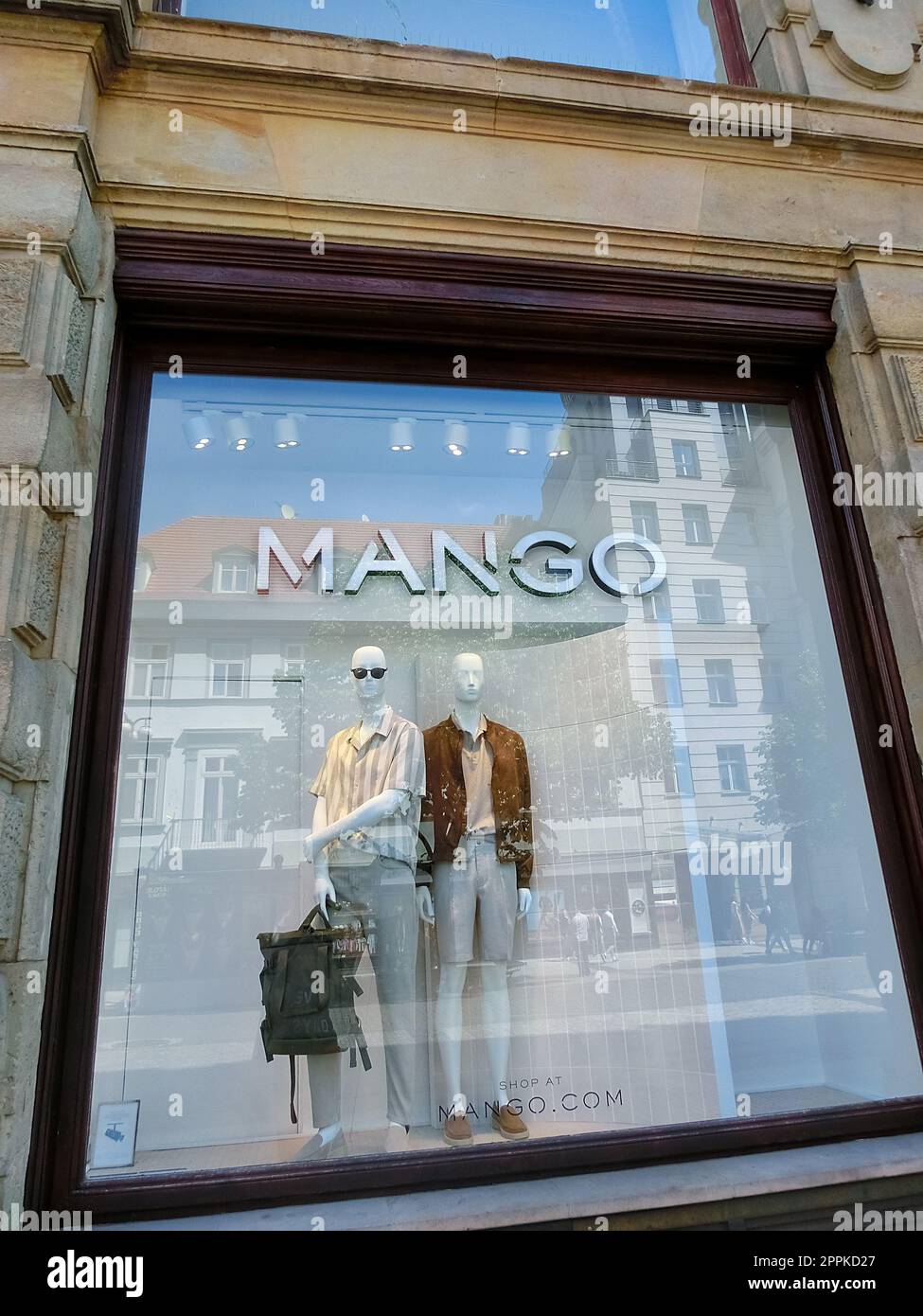 Mango clothes store exterior hi-res stock photography and images - Alamy
