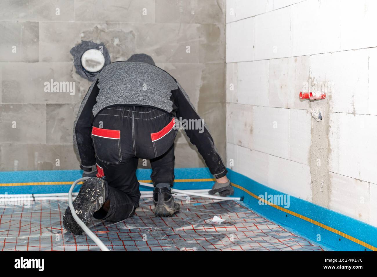 Installing underfloor heating pipes water hi-res stock photography and ...