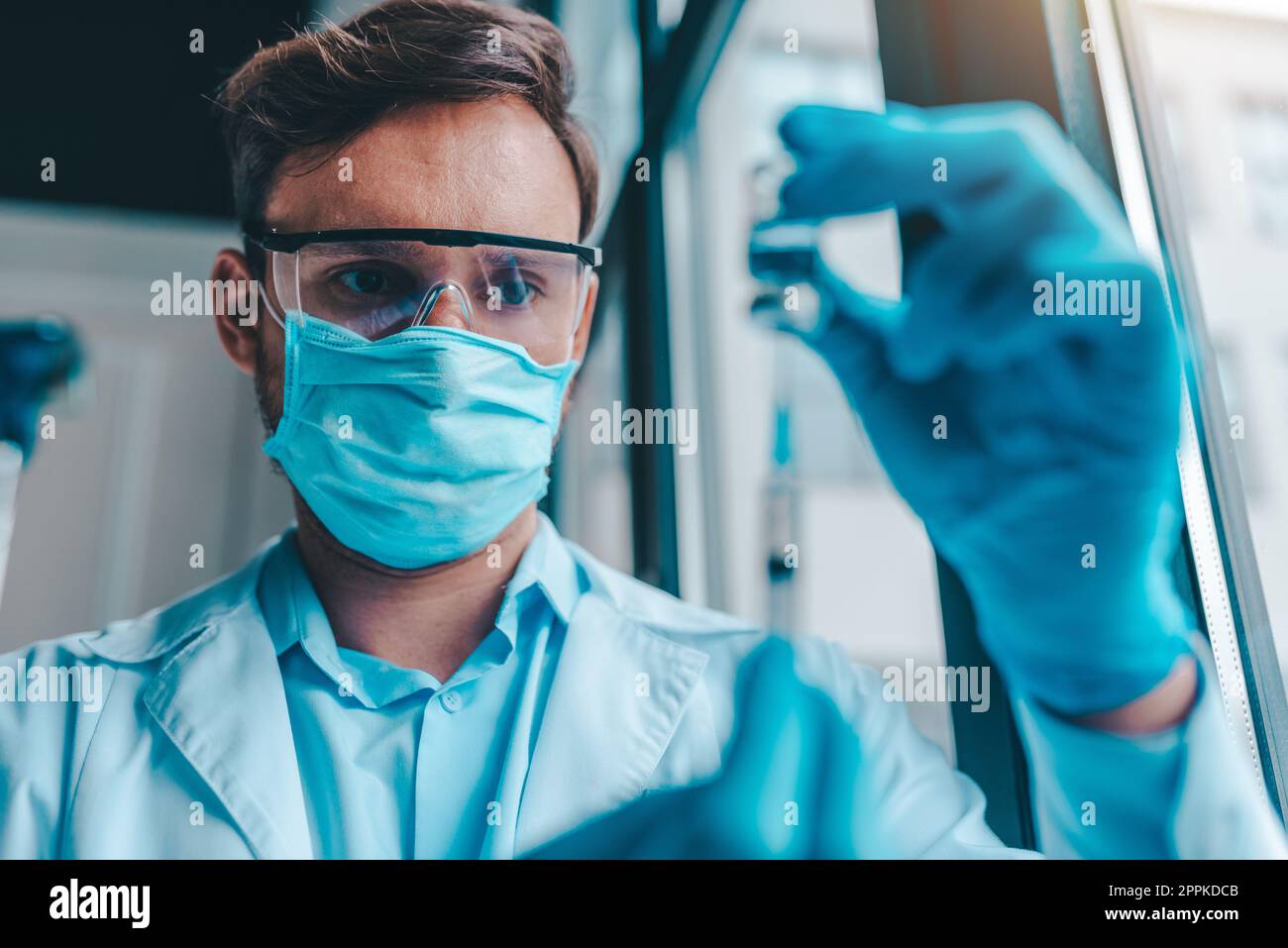 Laboratory experimentation hi-res stock photography and images - Alamy