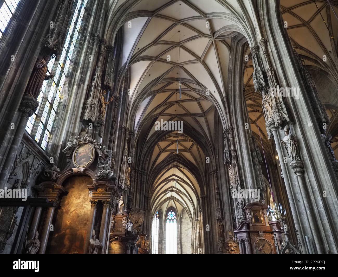 Stephansdom cathedral interior vienna hi-res stock photography and ...