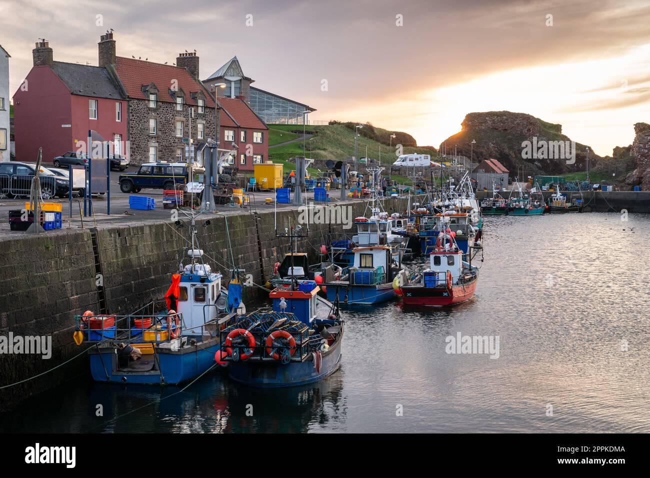 Sunset Harbour of Dunbar Scotland Stock Photo - Alamy
