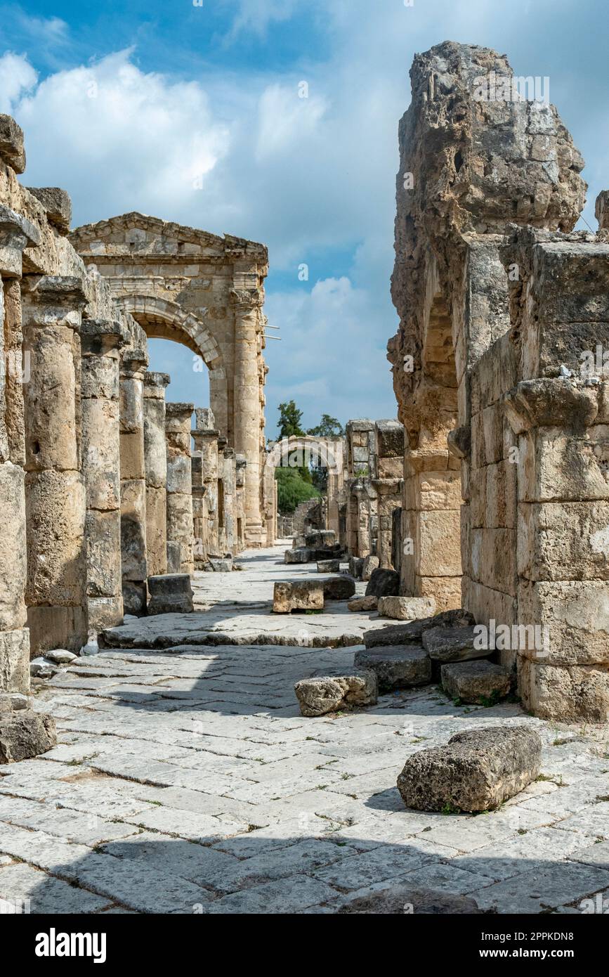 Arch von Hadrian an der Nekropole Al-Bass Tire. Weltkulturerbe der ...