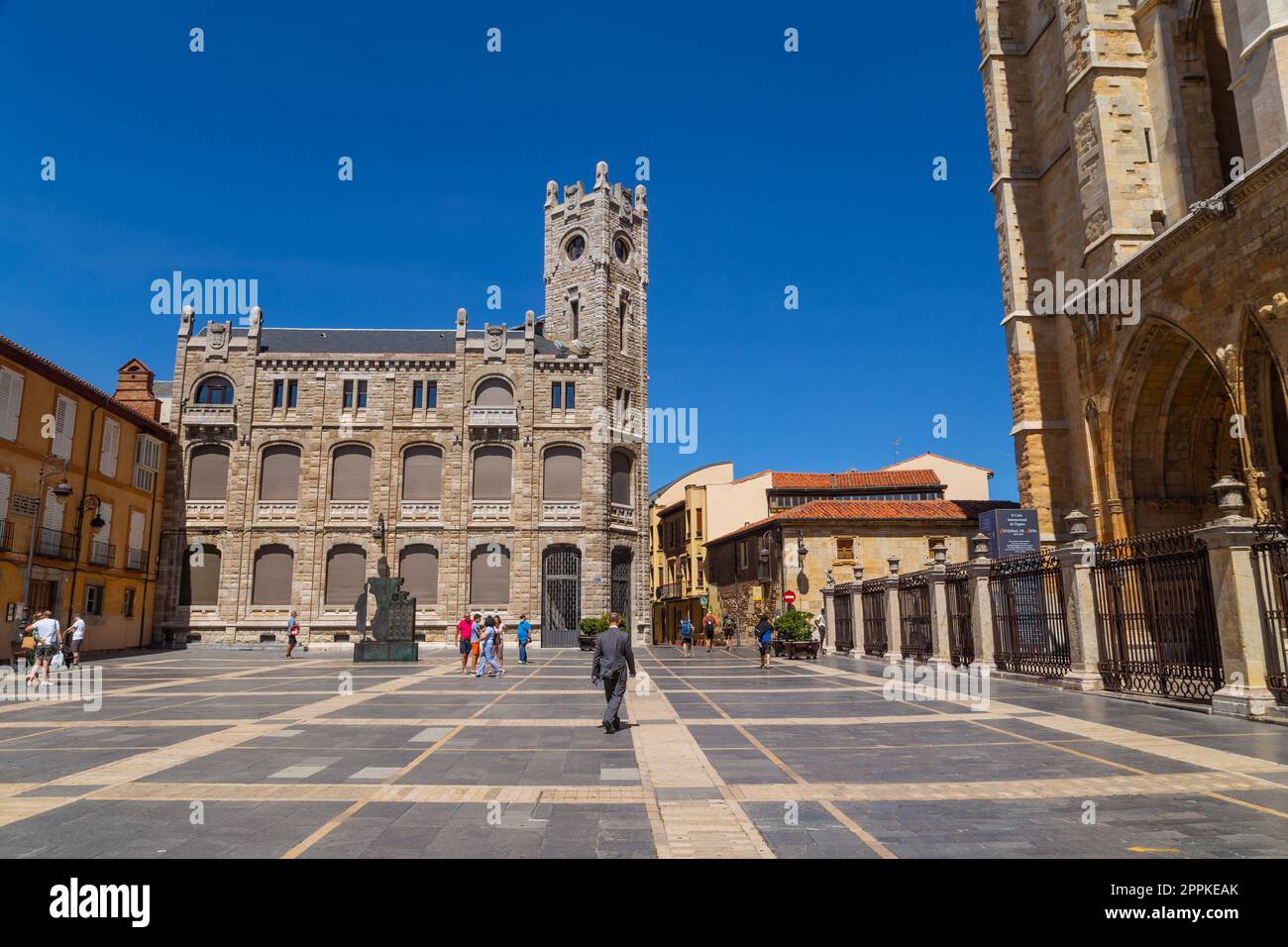 León city spain hi-res stock photography and images - Alamy
