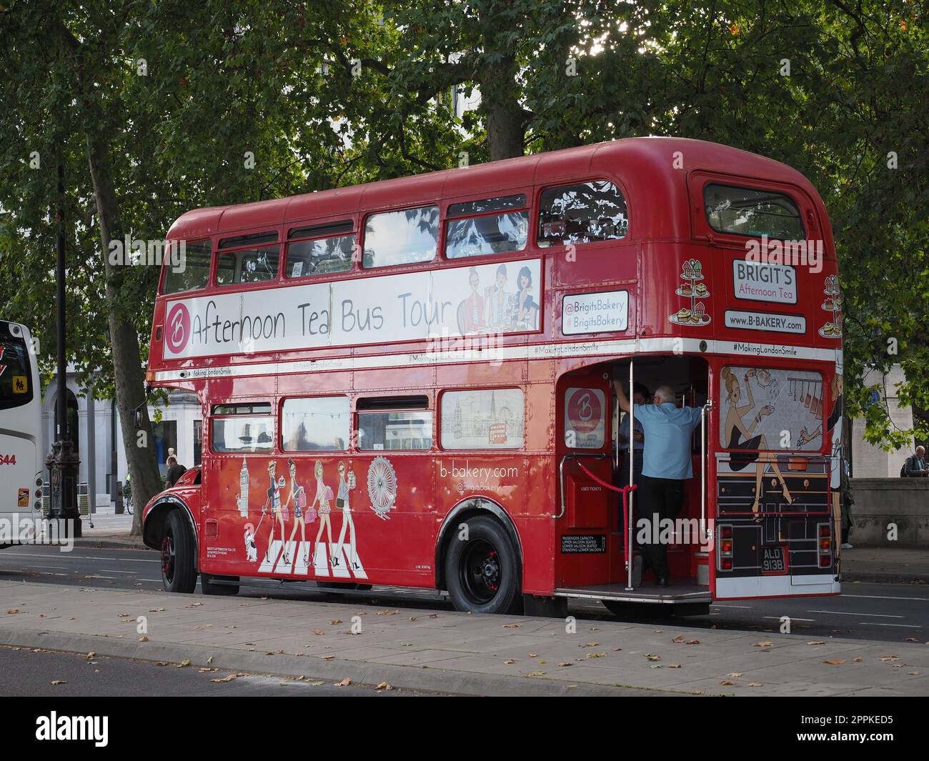 Brigits Bakery afternoon tea bus tour in London Stock Photo - Alamy