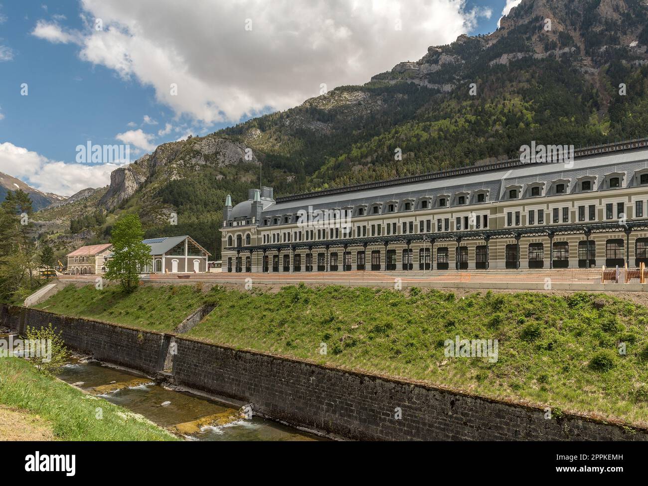 Canfranc railway station hi-res stock photography and images - Alamy
